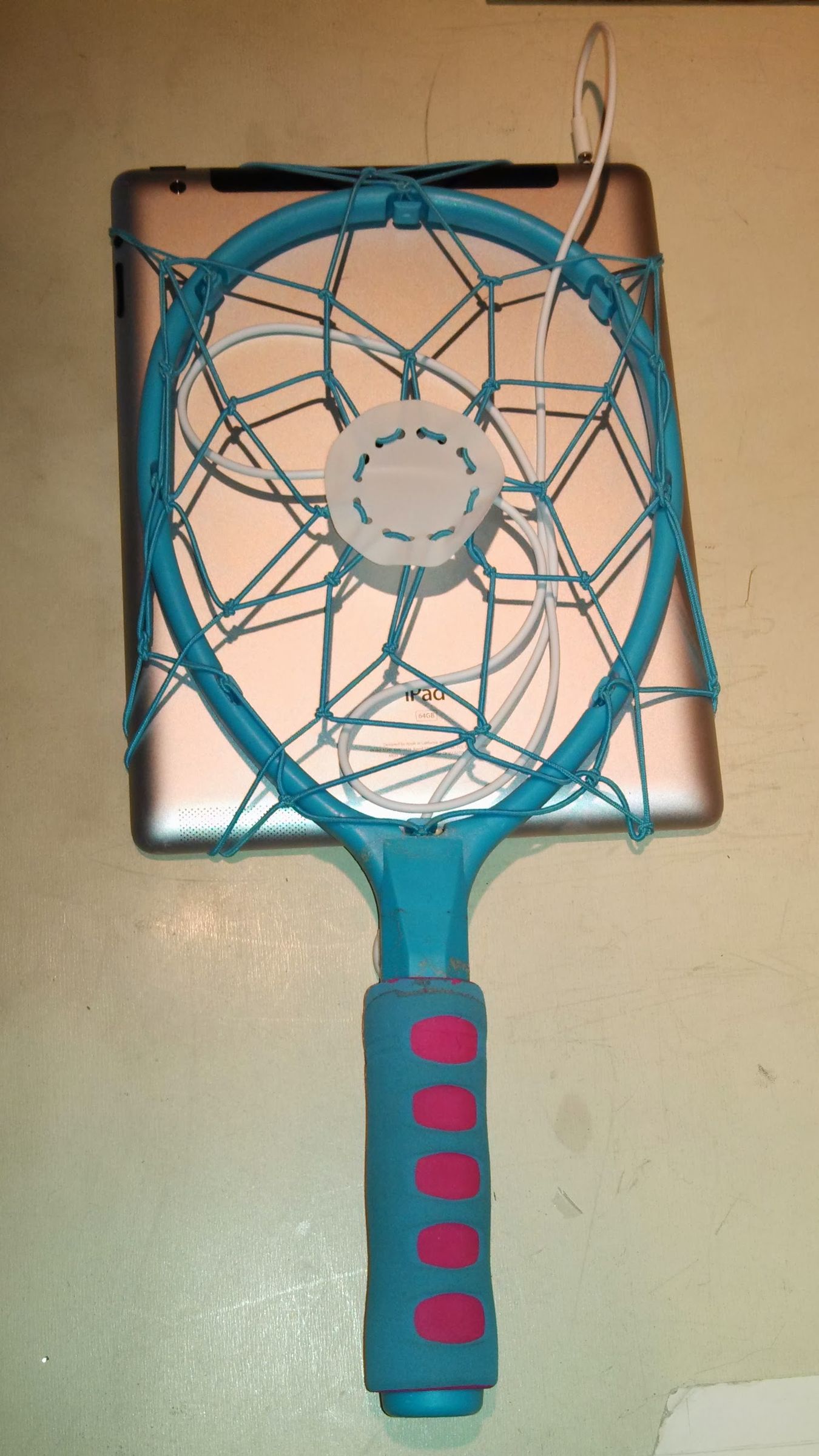 IPad Grip Handle Makes One-Handed Photos a Snap! - Instructables