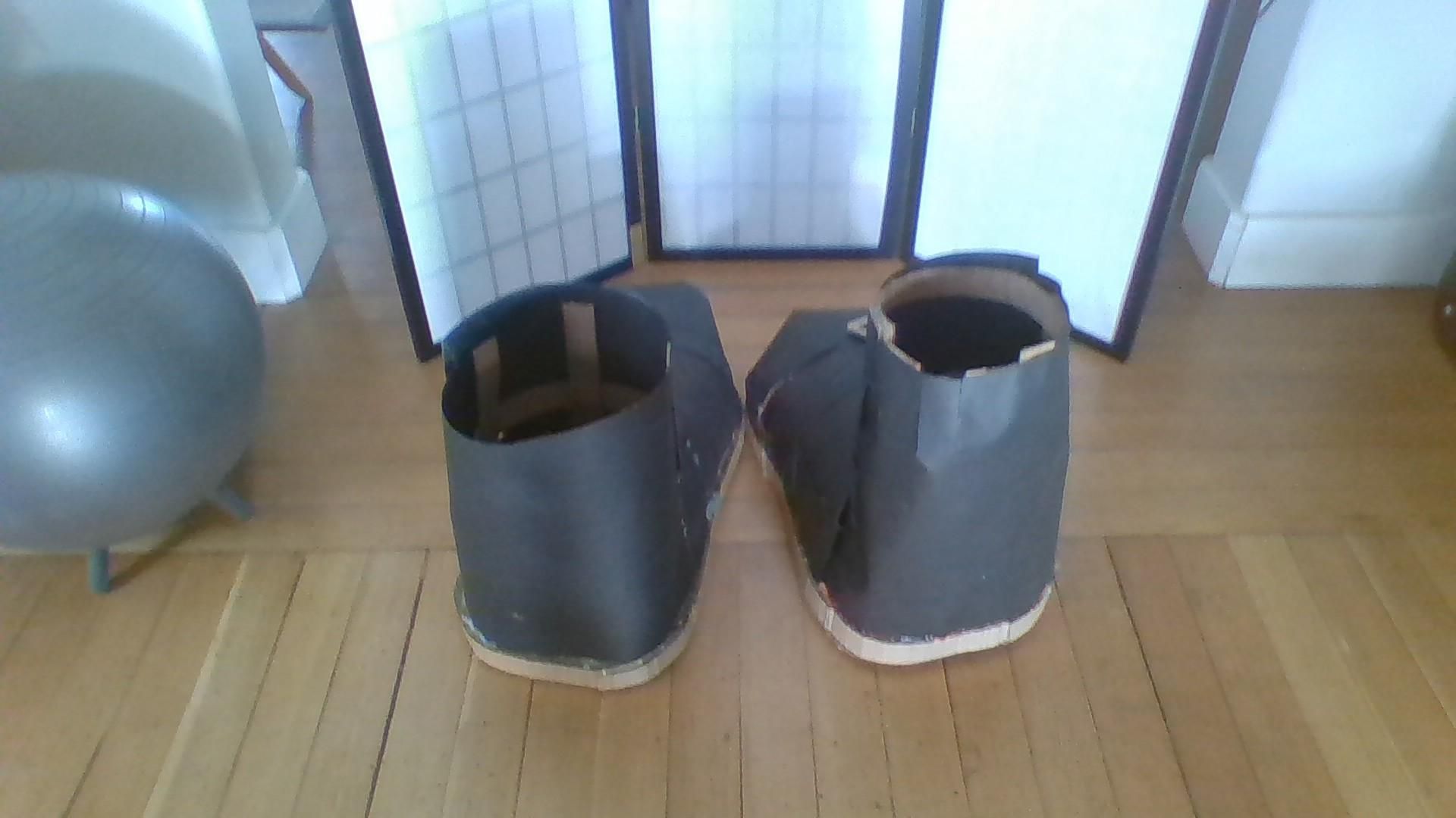 Cardboard Boots(big.) : 9 Steps - Instructables