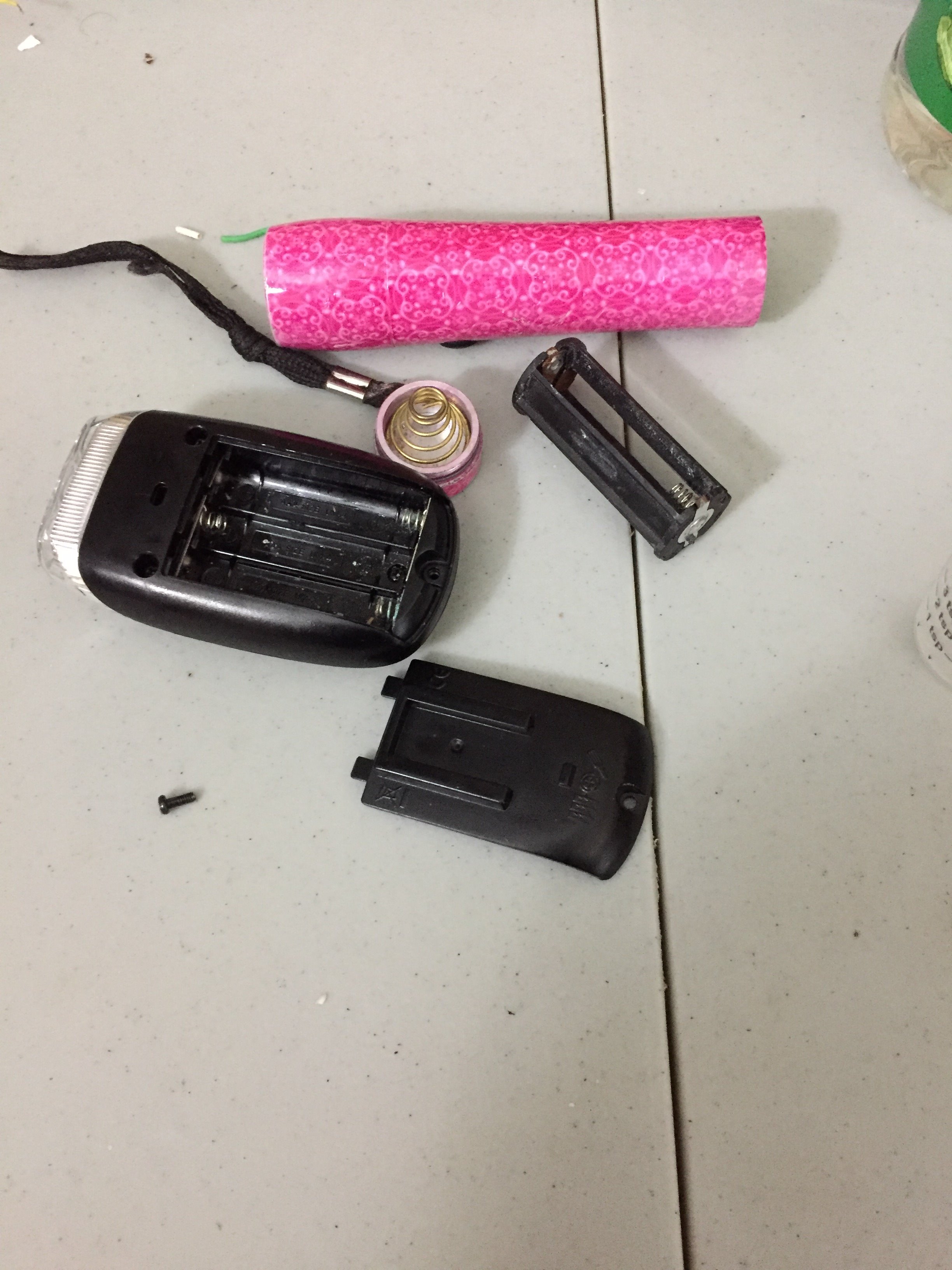 Cleaning Battery Sockets With Vinegar : 4 Steps - Instructables