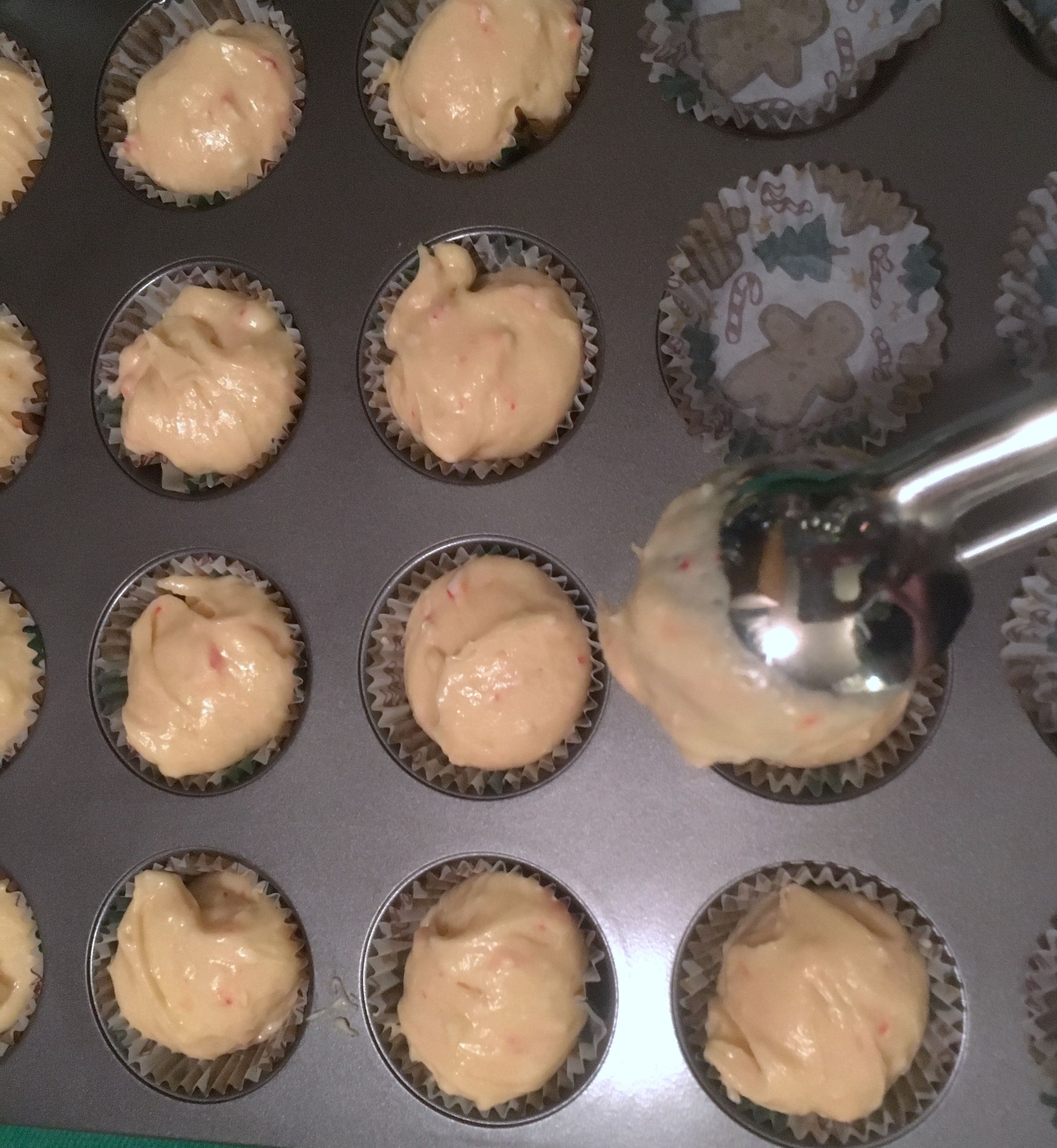 Candy Cane Cupcakes Aka Sweet Tomatoes/Souplantation Candy Cane Muffins ...