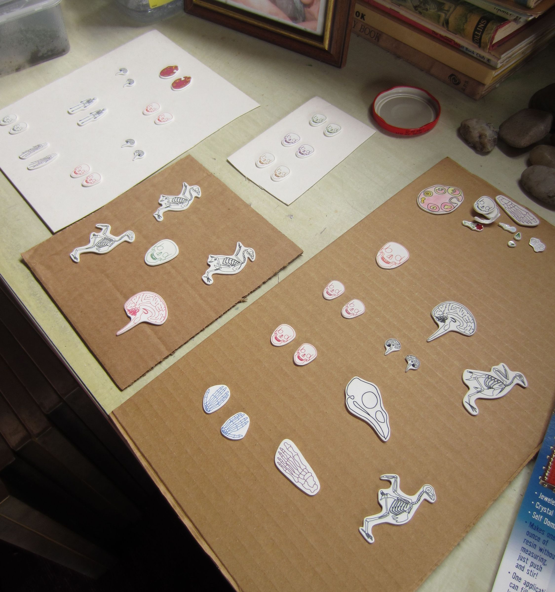 Jewellery With Shrinky Dinks and Doming Resin : 6 Steps - Instructables