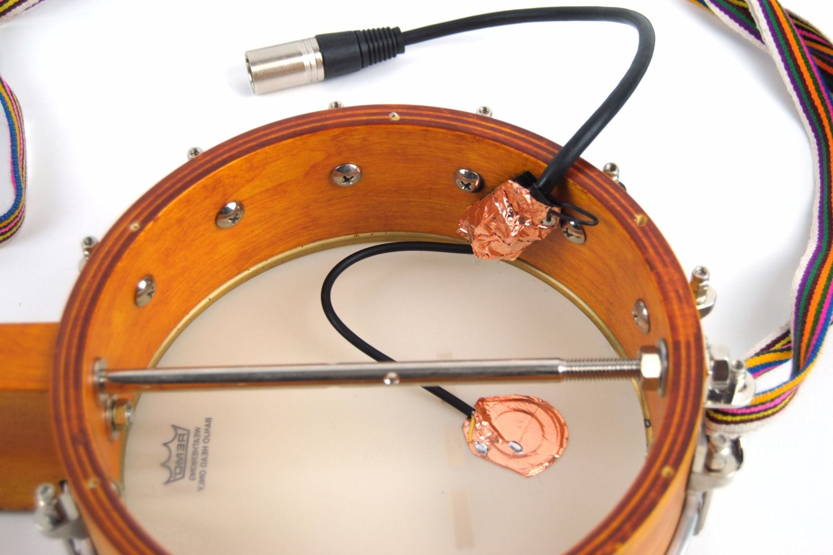 Install a Cortado Balanced Piezo Pickup in a Banjolele : 3 Steps ...