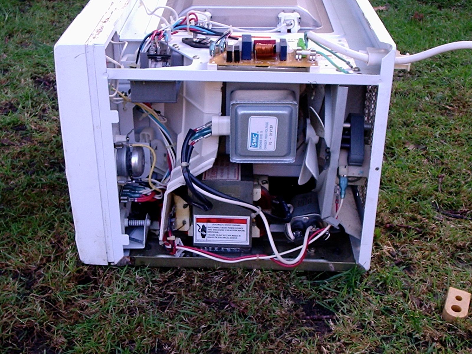 How to Take Apart a Microwave : 18 Steps - Instructables