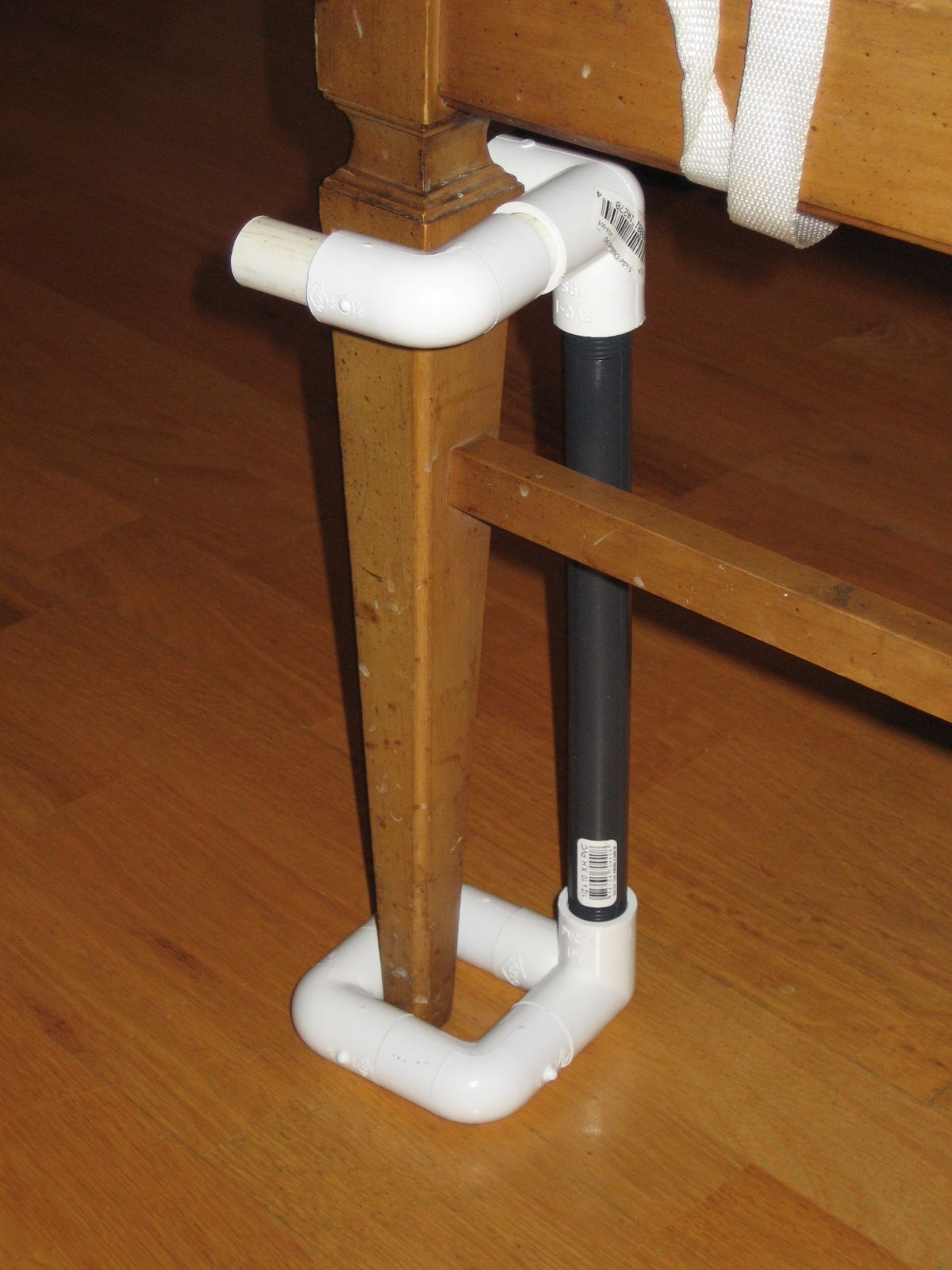 Footrest Helps Kids Sit Comfortably at the Table : 6 Steps (with ...