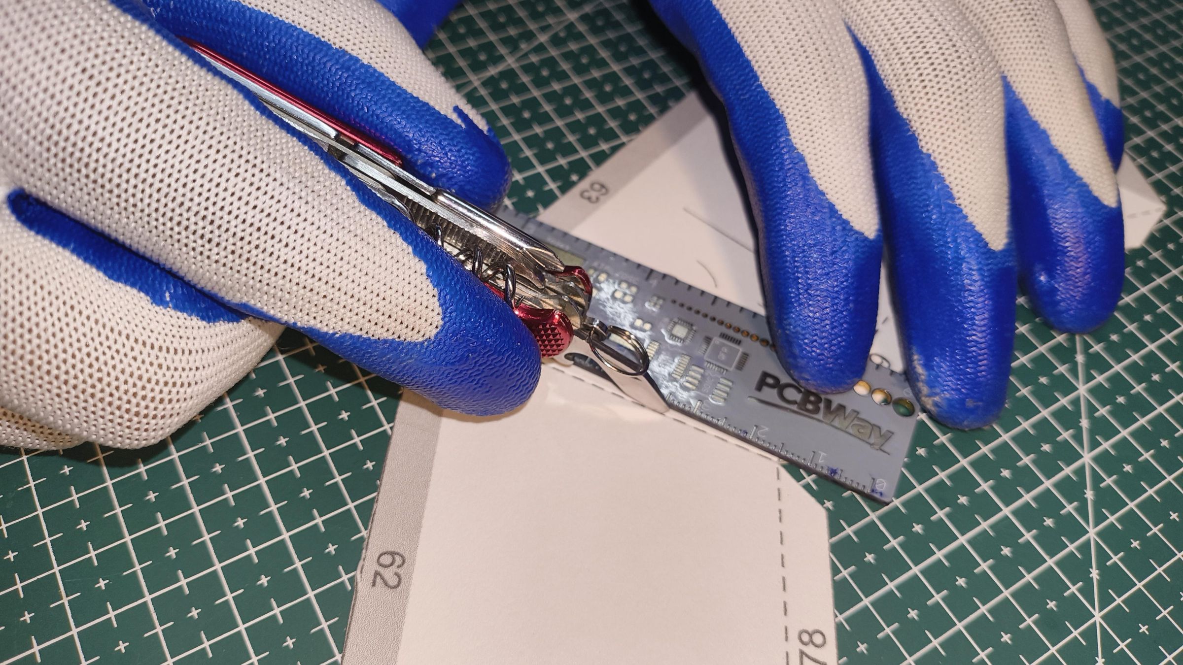 DIY Luffy’s Straw Hat (Yep, It’s Just Paper) : 8 Steps (with Pictures) - Instructables