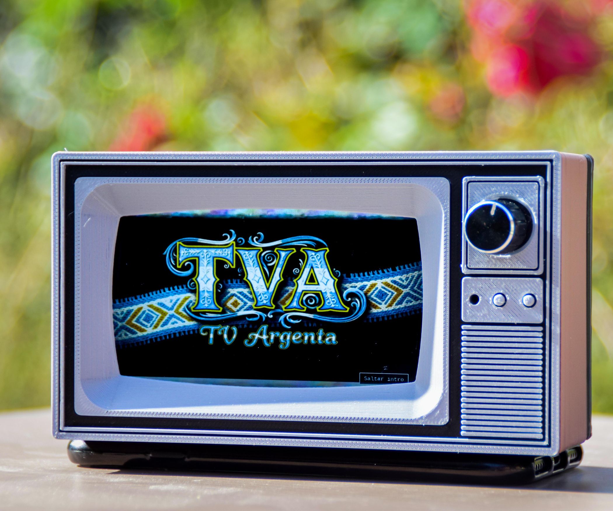 Build Your Own Retro TV With Raspberry Pi (Offline Zapping Machine ...