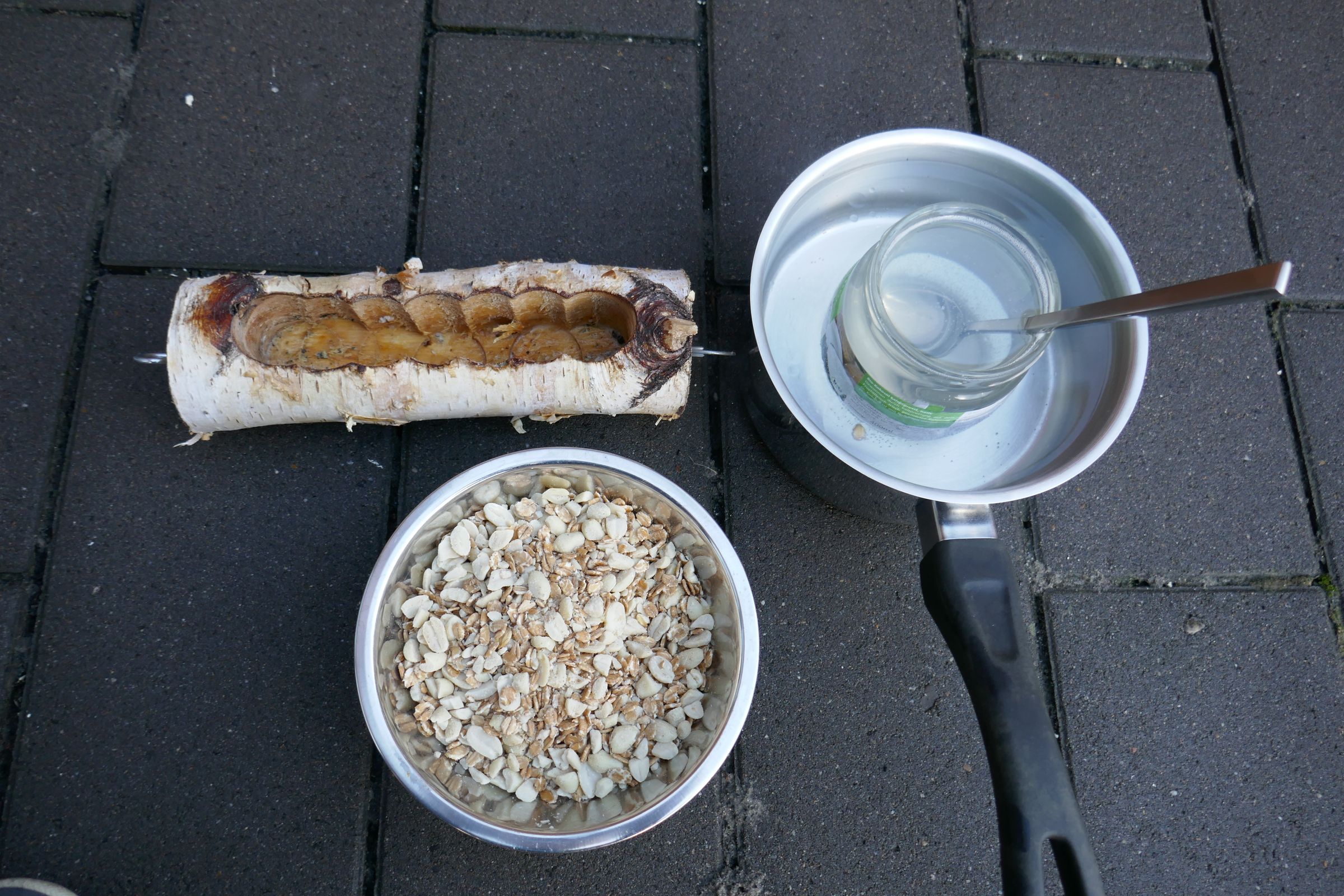 Birch Log Bird Feeder : 4 Steps (with Pictures) - Instructables