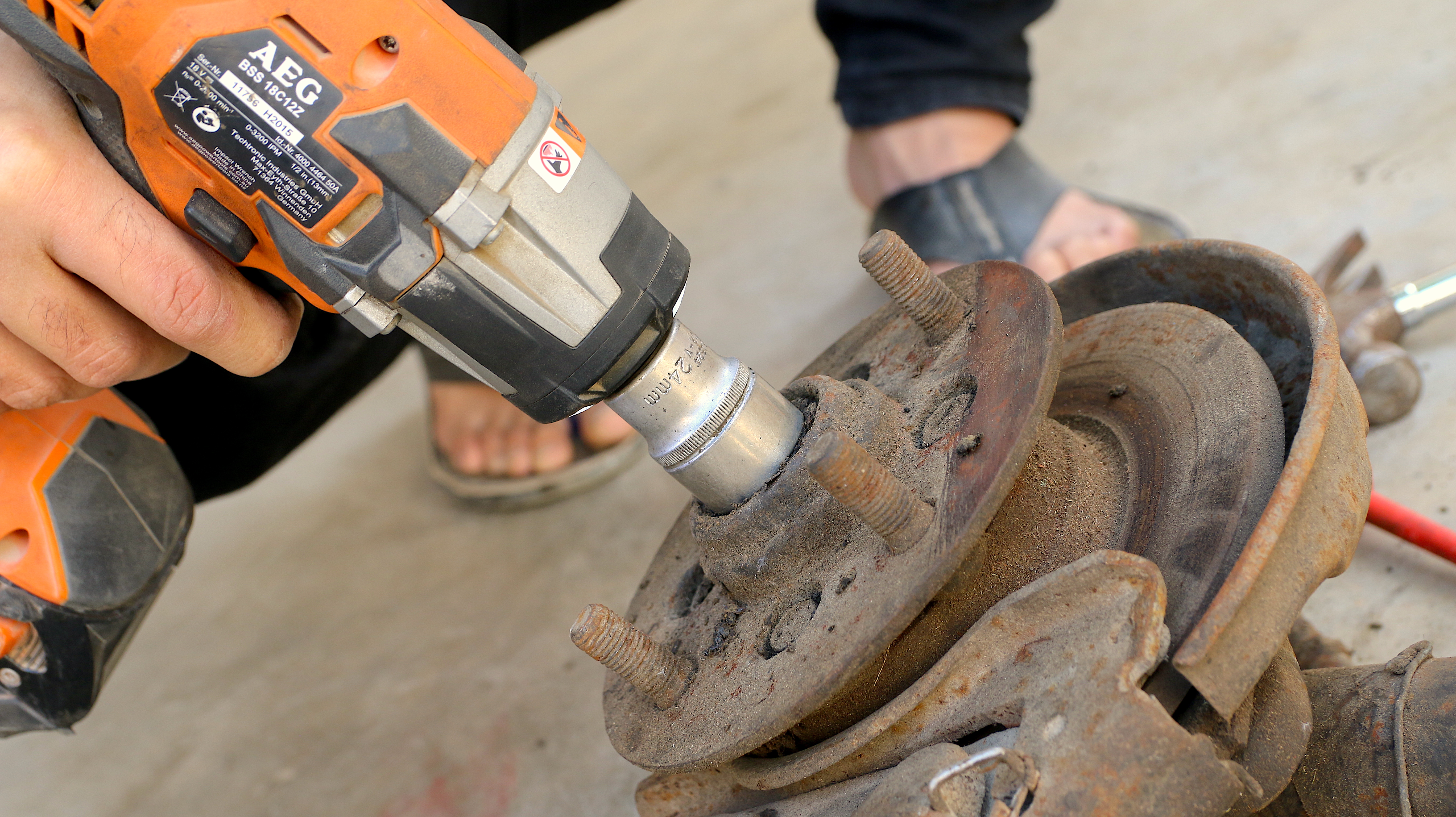 DIY Shock Absorber Stool : 9 Steps (with Pictures) - Instructables