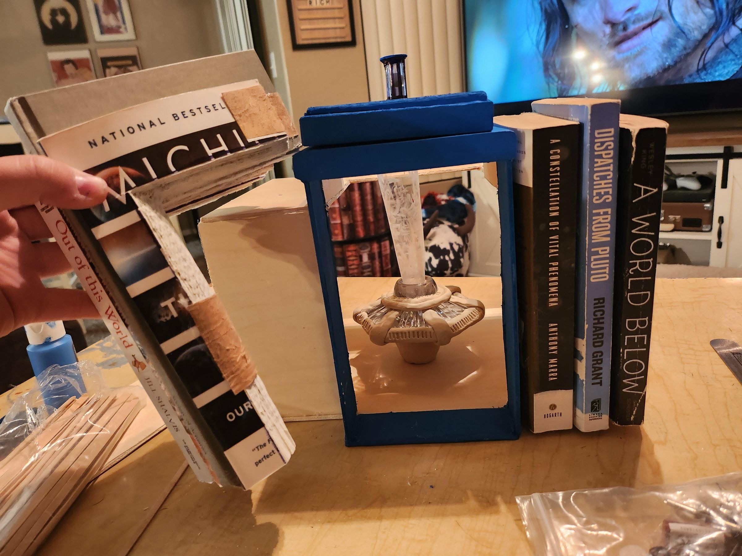 Doctor Who TARDIS Book Nook (That’s Bigger on the Inside!) : 7 Steps ...