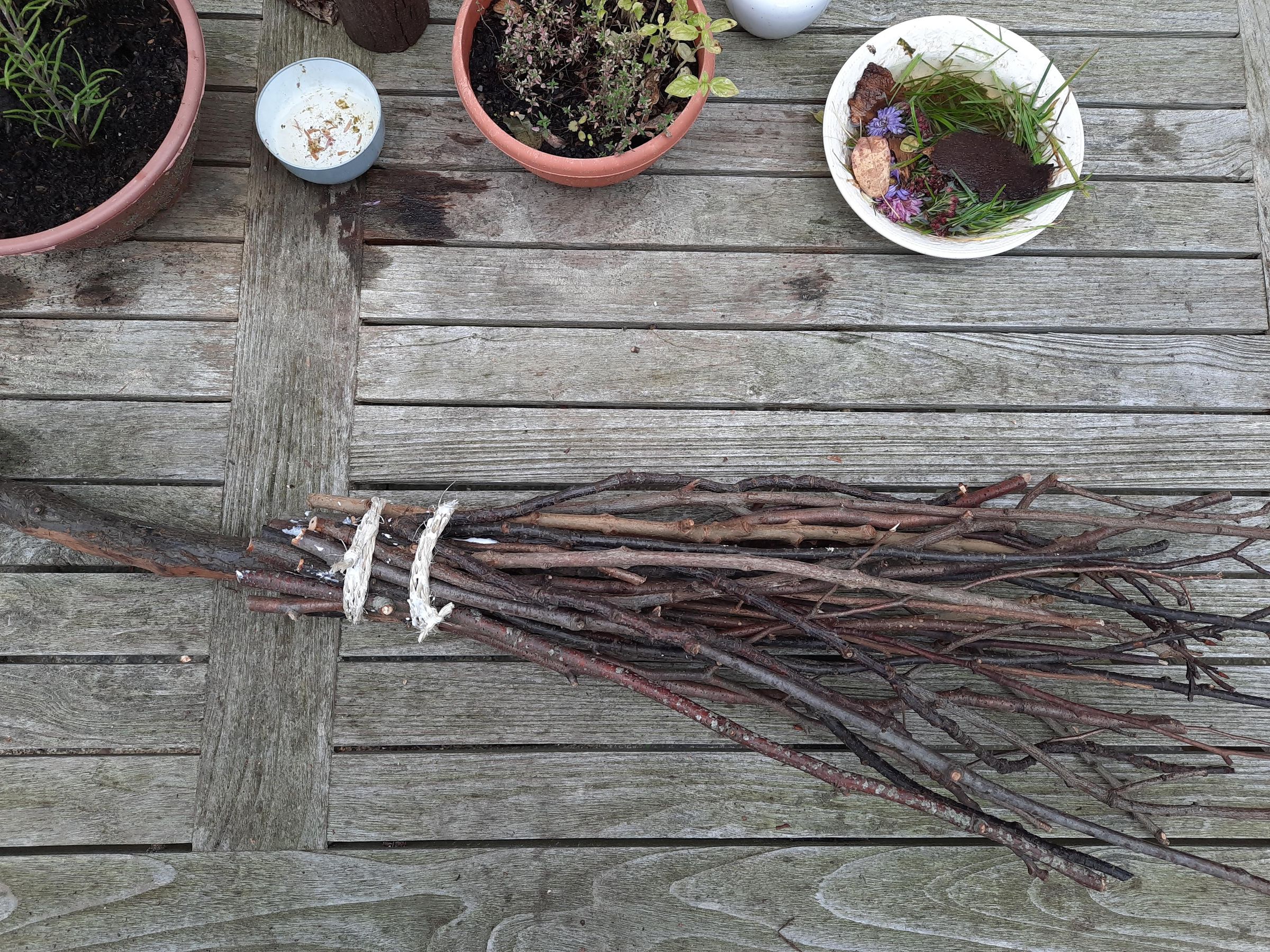 Witch's Broomstick : 3 Steps (with Pictures) - Instructables