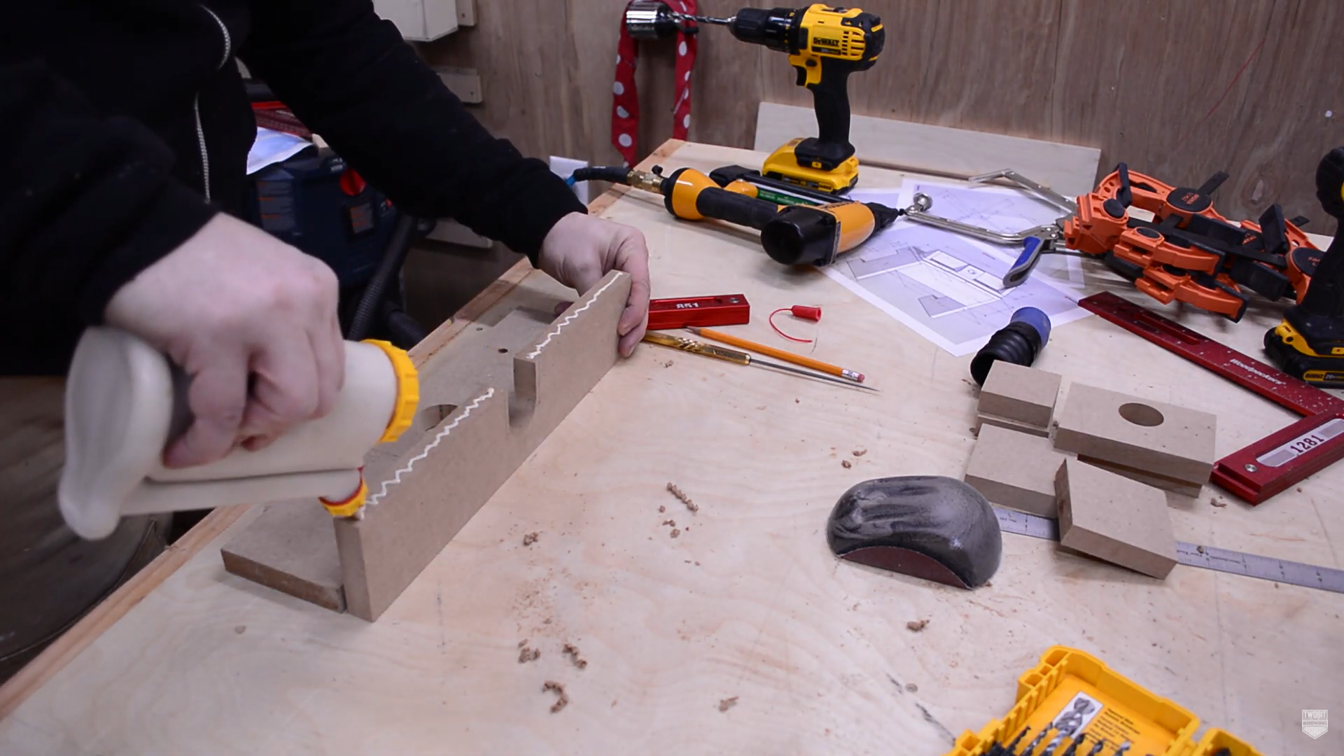 How to Build a Portable Router Table | DIY Woodworking Shop Project ...