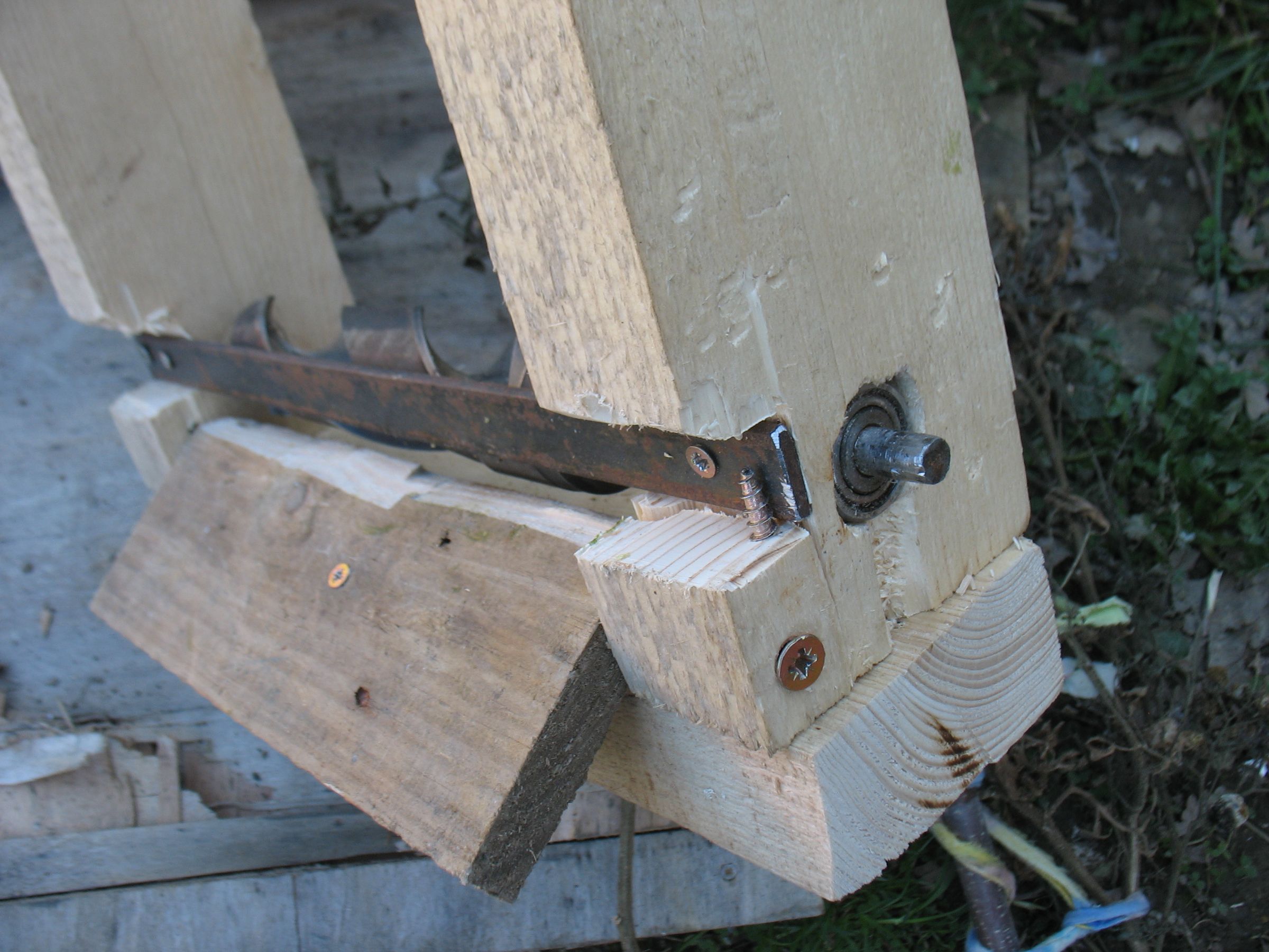 Quick Made Hand Cranked Compost Shredder : 6 Steps - Instructables