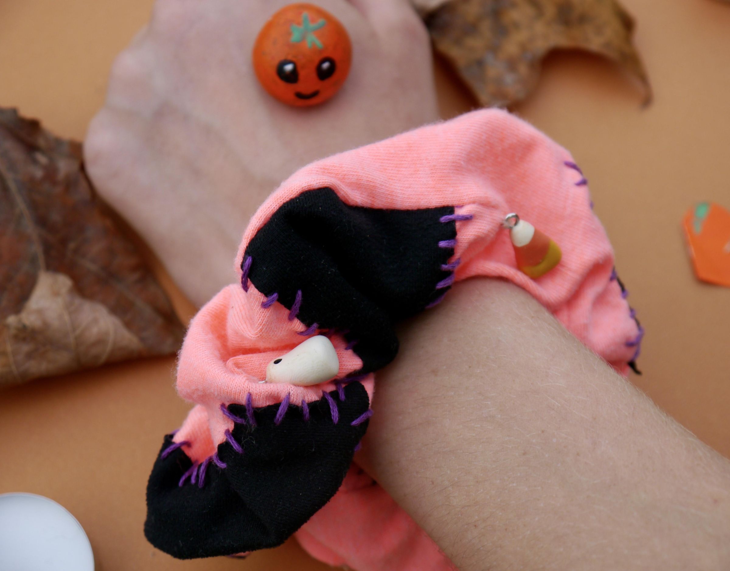 🍂🎃Halloween Scrunchie With Charms🎃🍂 : 5 Steps (with Pictures ...