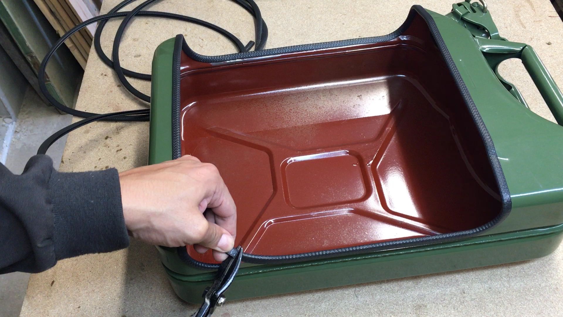 How to Make a Mini Bar From Jerry Can : 10 Steps (with Pictures ...