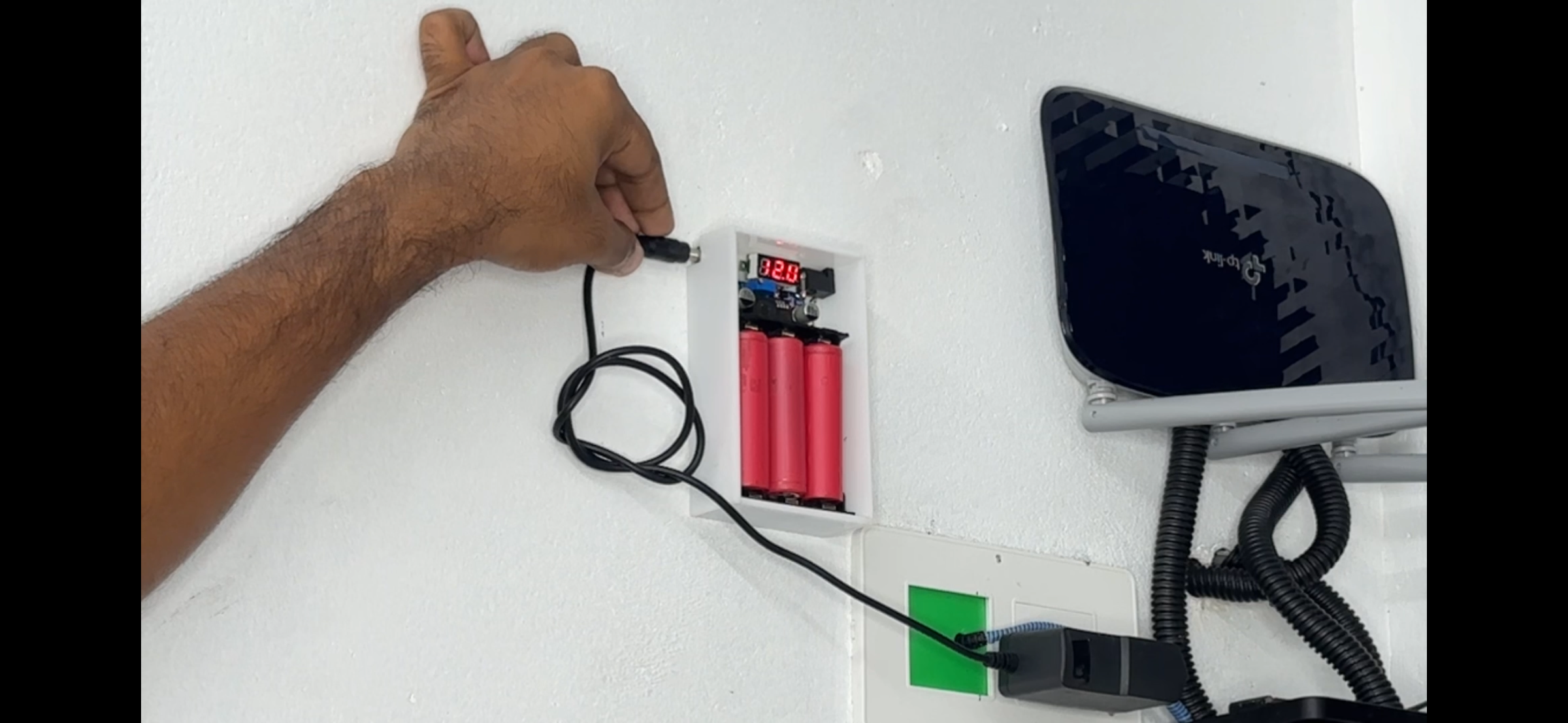 Build a Compact WiFi UPS at Easy : 10 Steps (with Pictures) - Instructables