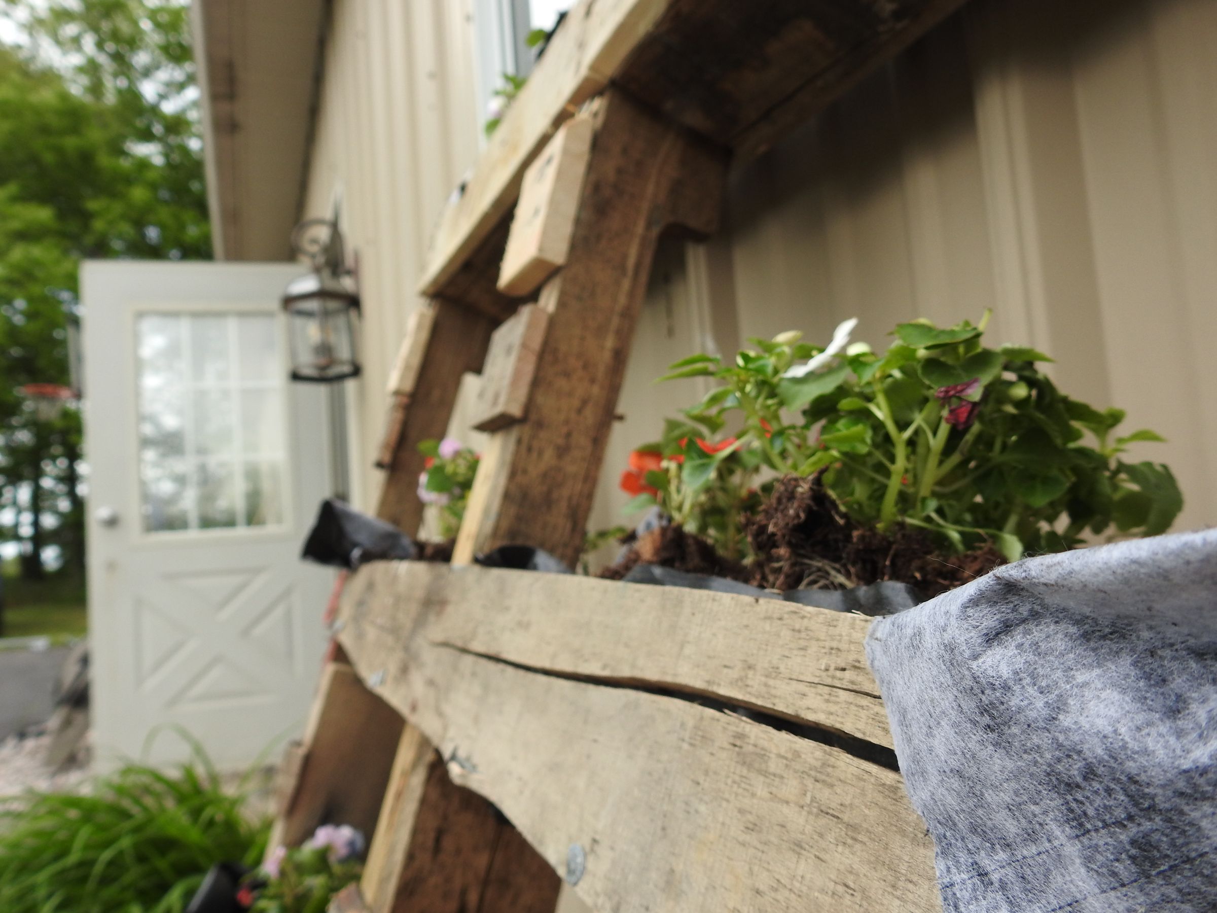 Pallet Flower Box : 8 Steps - Instructables