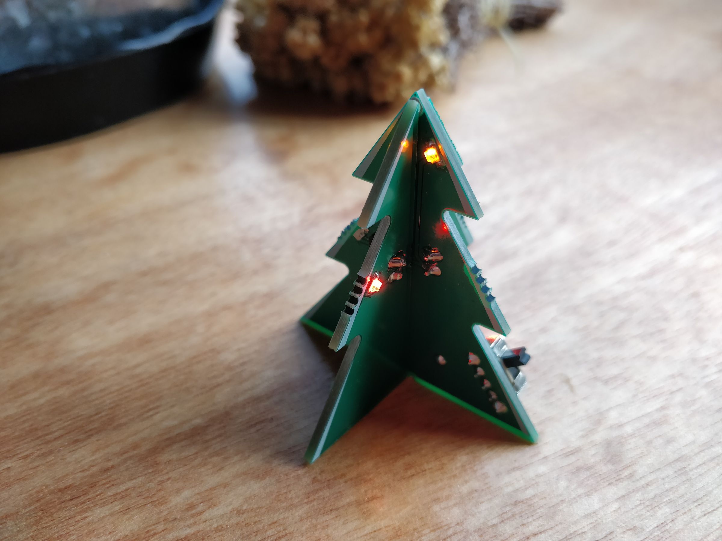 $1 PCB Christmas Tree : 7 Steps (with Pictures) - Instructables
