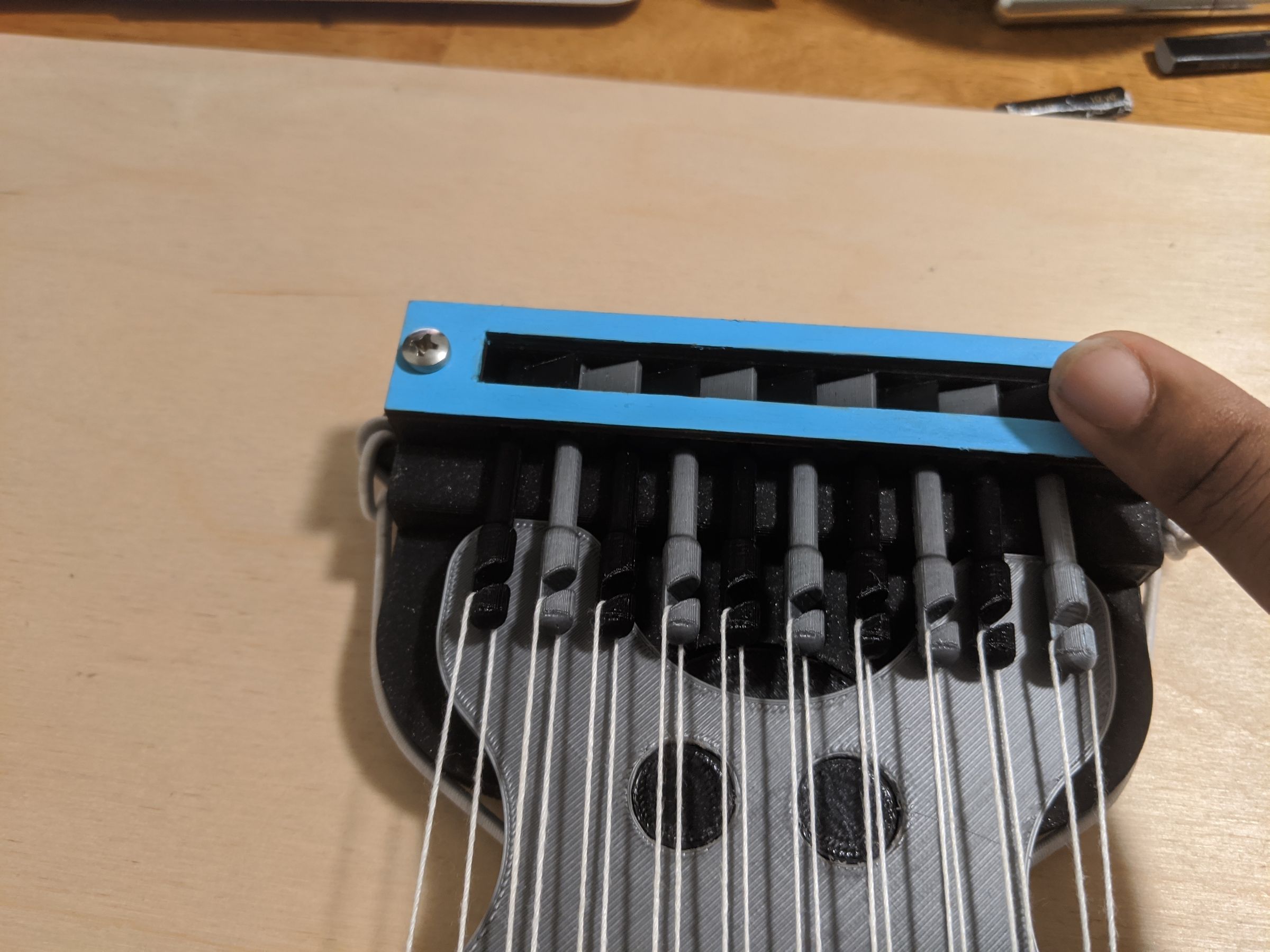 How to Weave on That Darn Machine : 8 Steps - Instructables