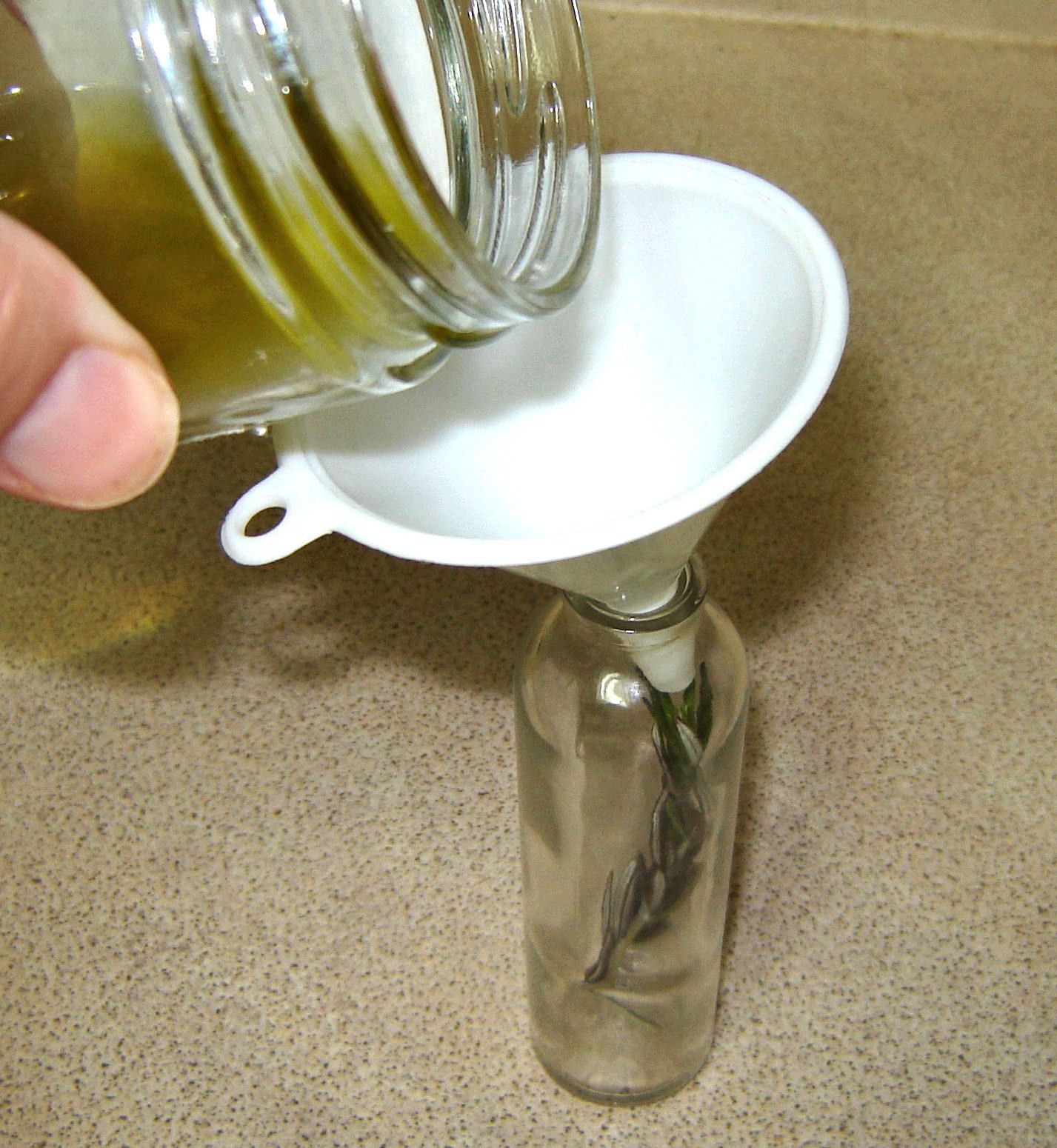 How to Make Infused Oil : 6 Steps (with Pictures) - Instructables