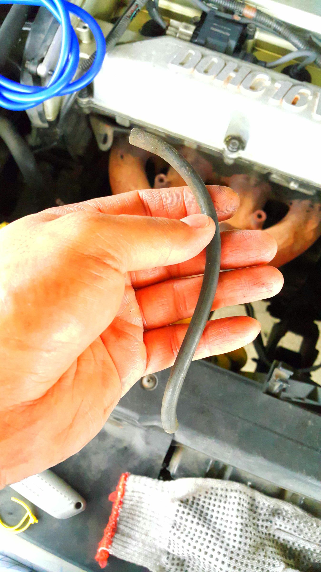 Upgrading Vacuum Hoses for Hyundai Trajet 2000. : 4 Steps - Instructables