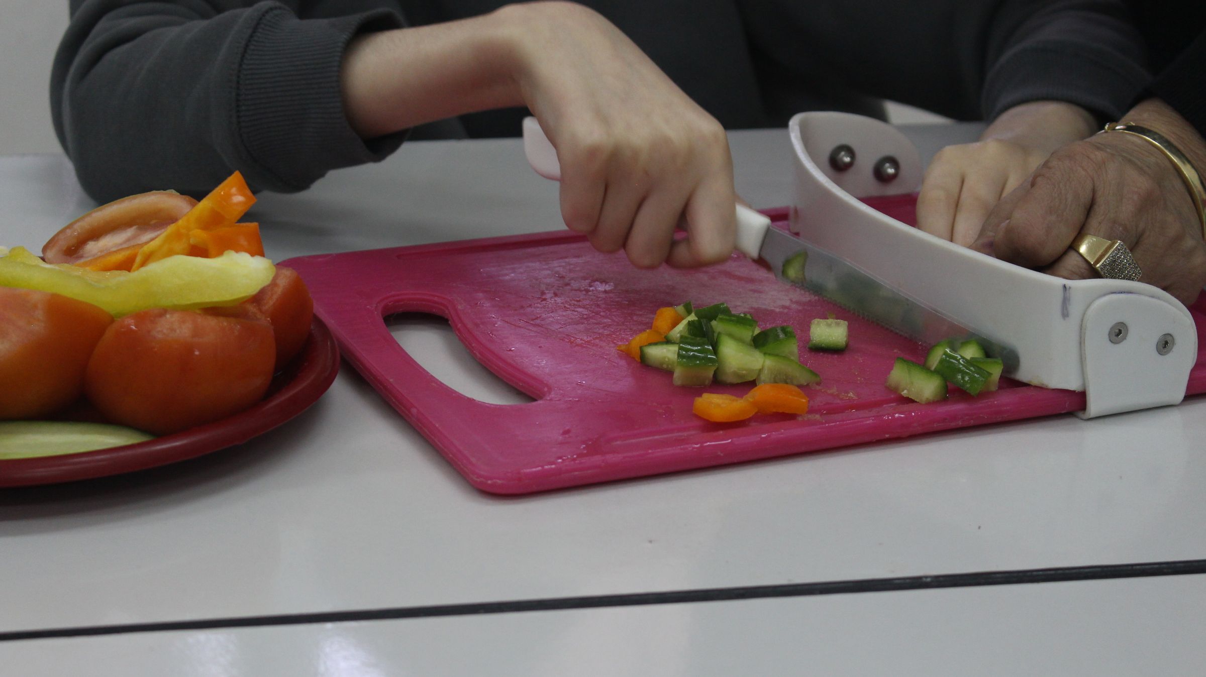 Fixperts - Fixwall That Enables to Cut Salad Safely : 8 Steps ...