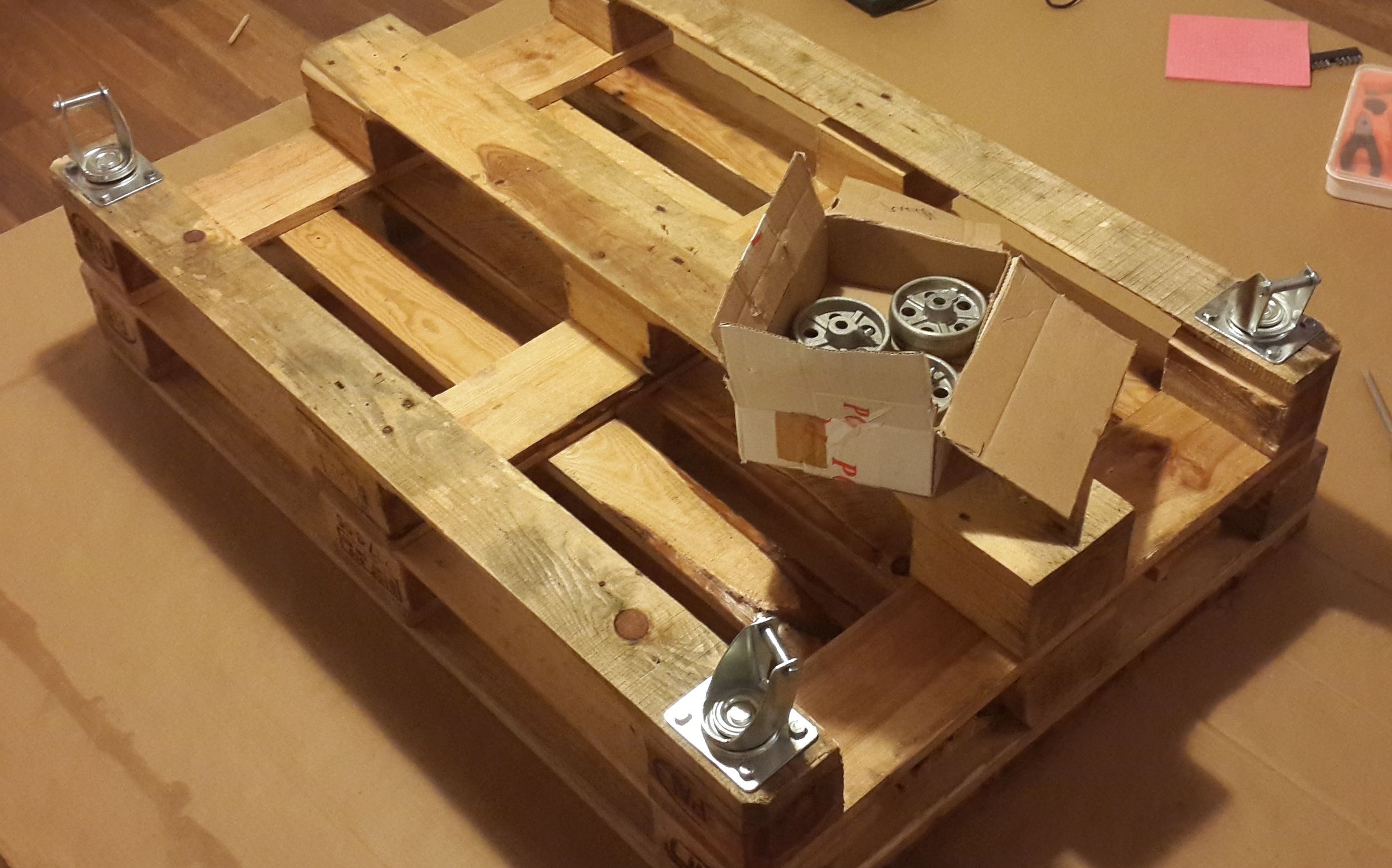 30 Minute Pallet Coffee Table : 9 Steps (with Pictures) - Instructables
