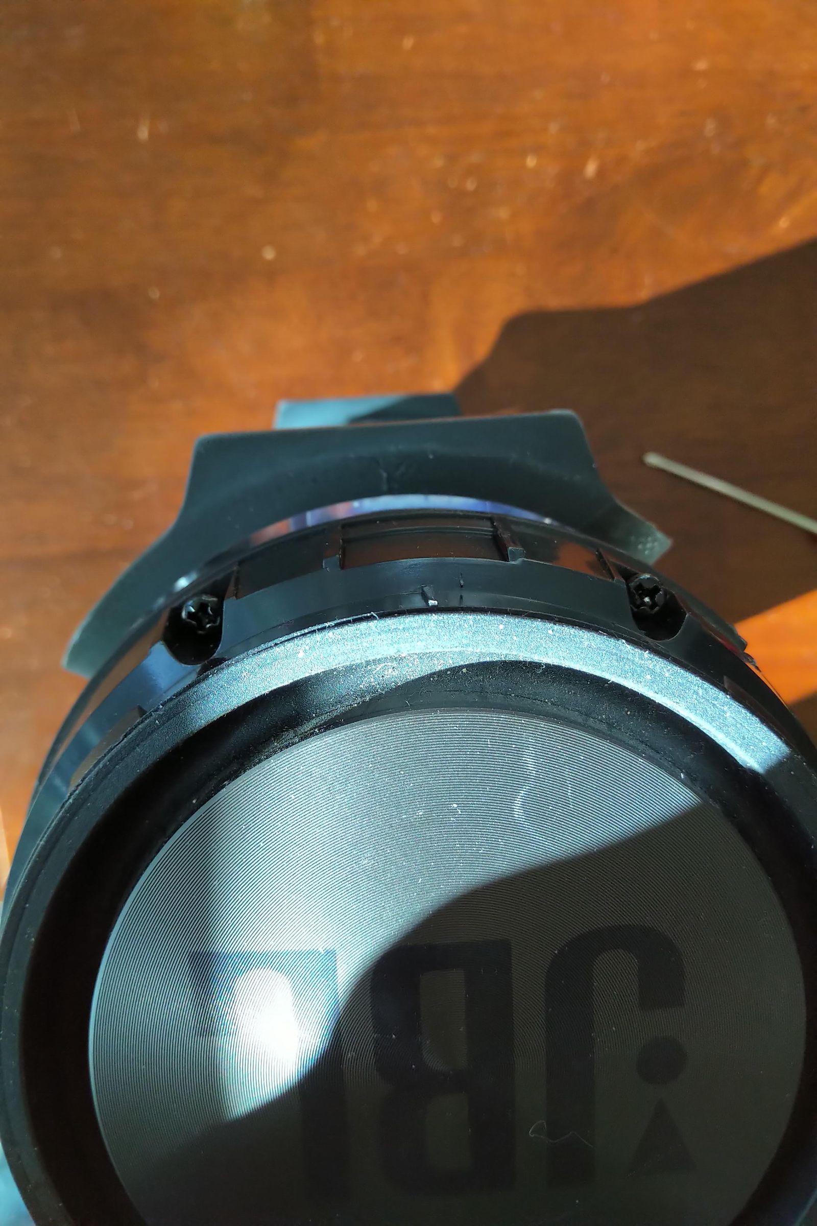 How to Change the JBL Xtreme 1 Bluetooth Speaker Batteries : 10 Steps - Instructables