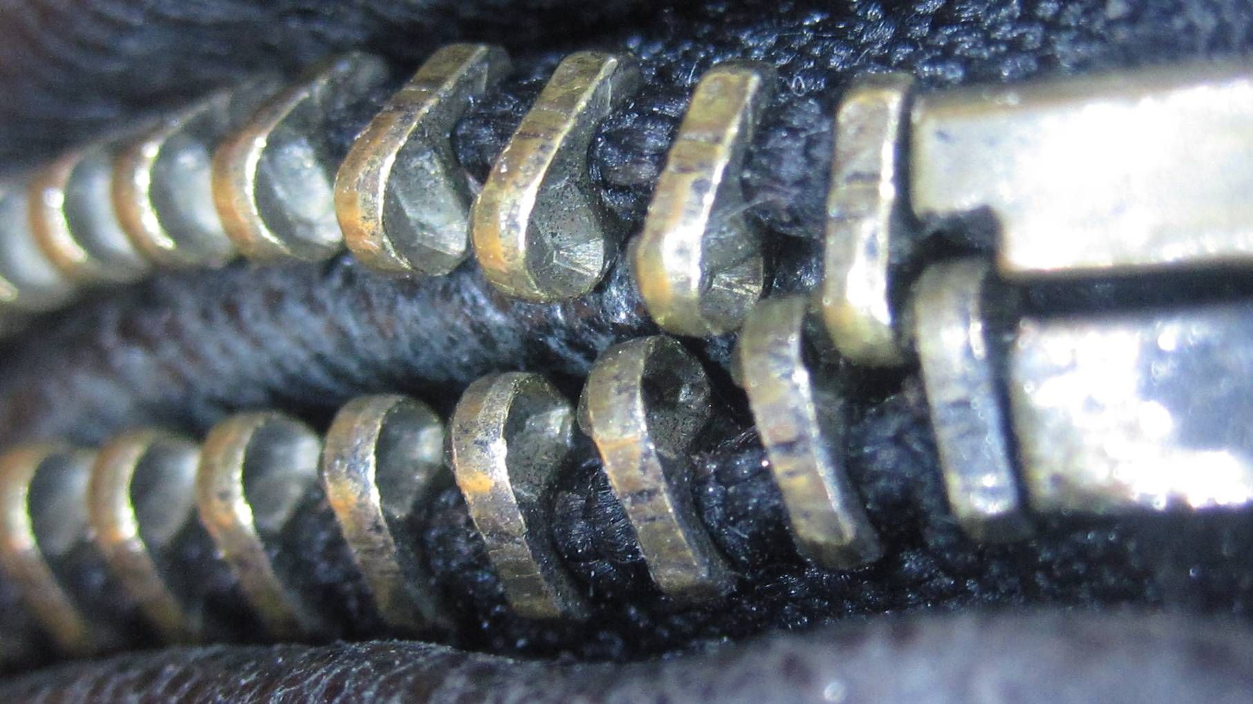 Fix Broken Zipper. Simple Easy Trick! : 4 Steps - Instructables