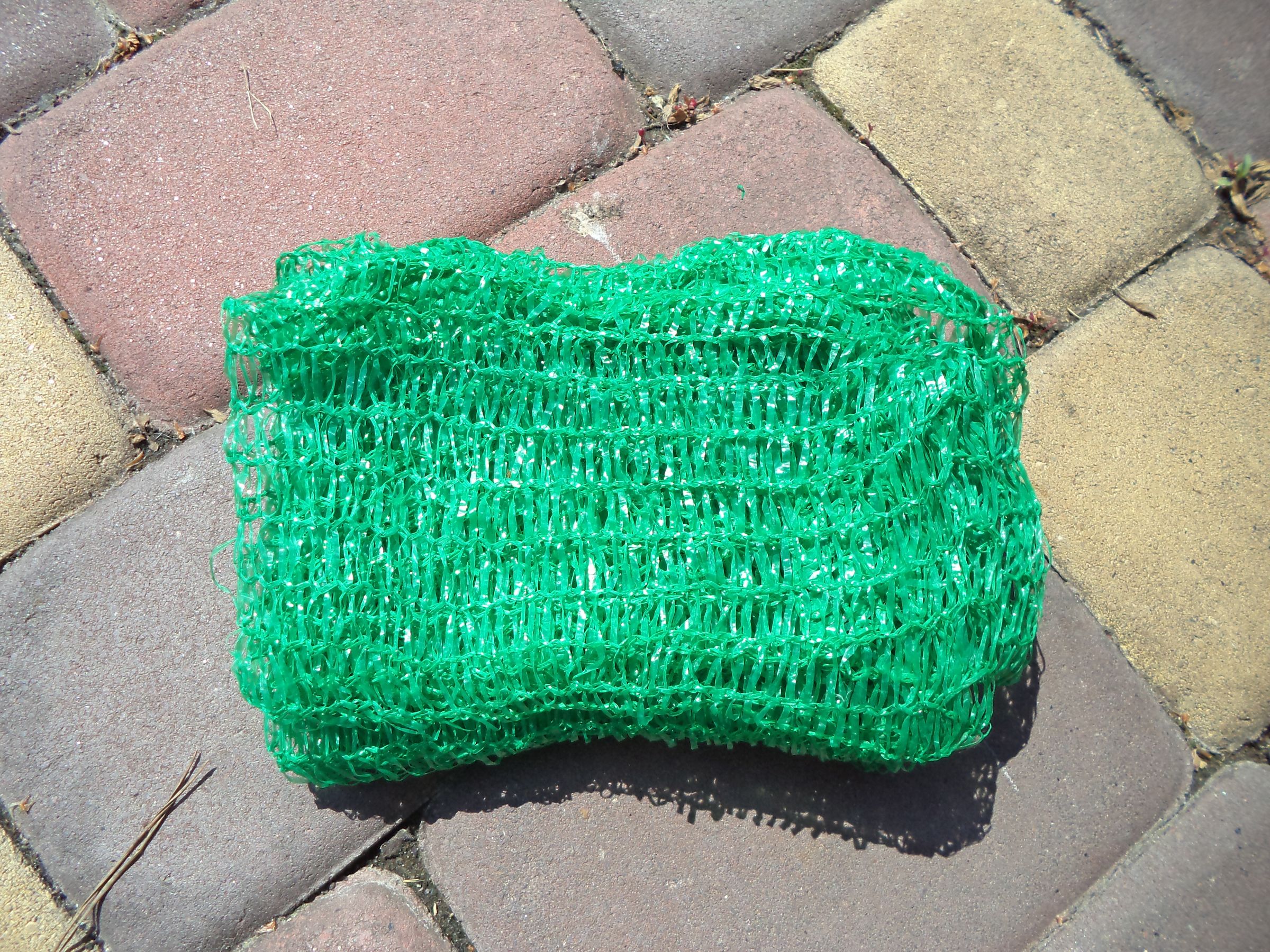 How to Make a Sponge Out of Plastic Mesh Bag : 7 Steps (with Pictures ...