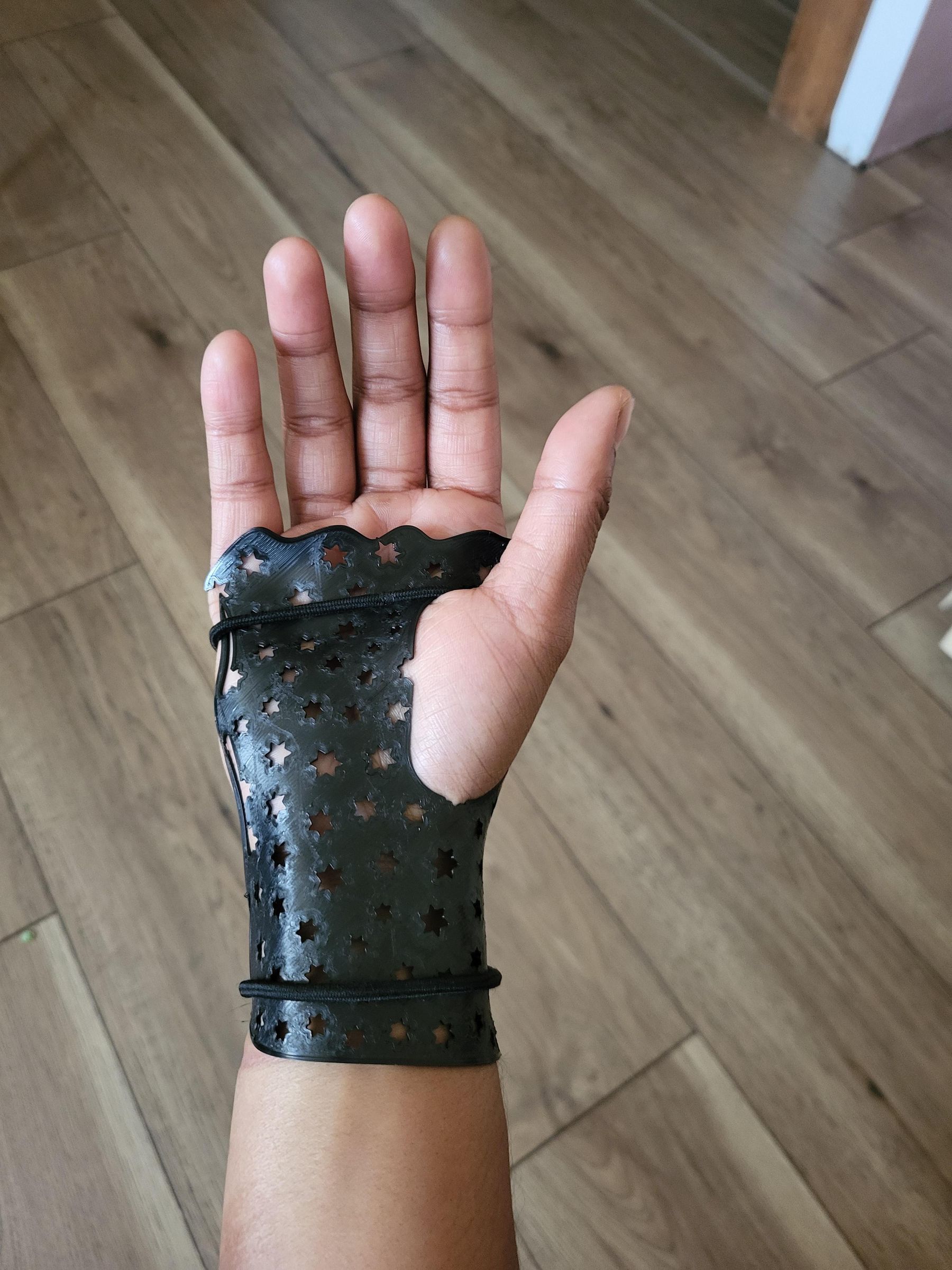 Adjustable Wrist Immobilization Brace Without 3D Scanner : 7 Steps ...