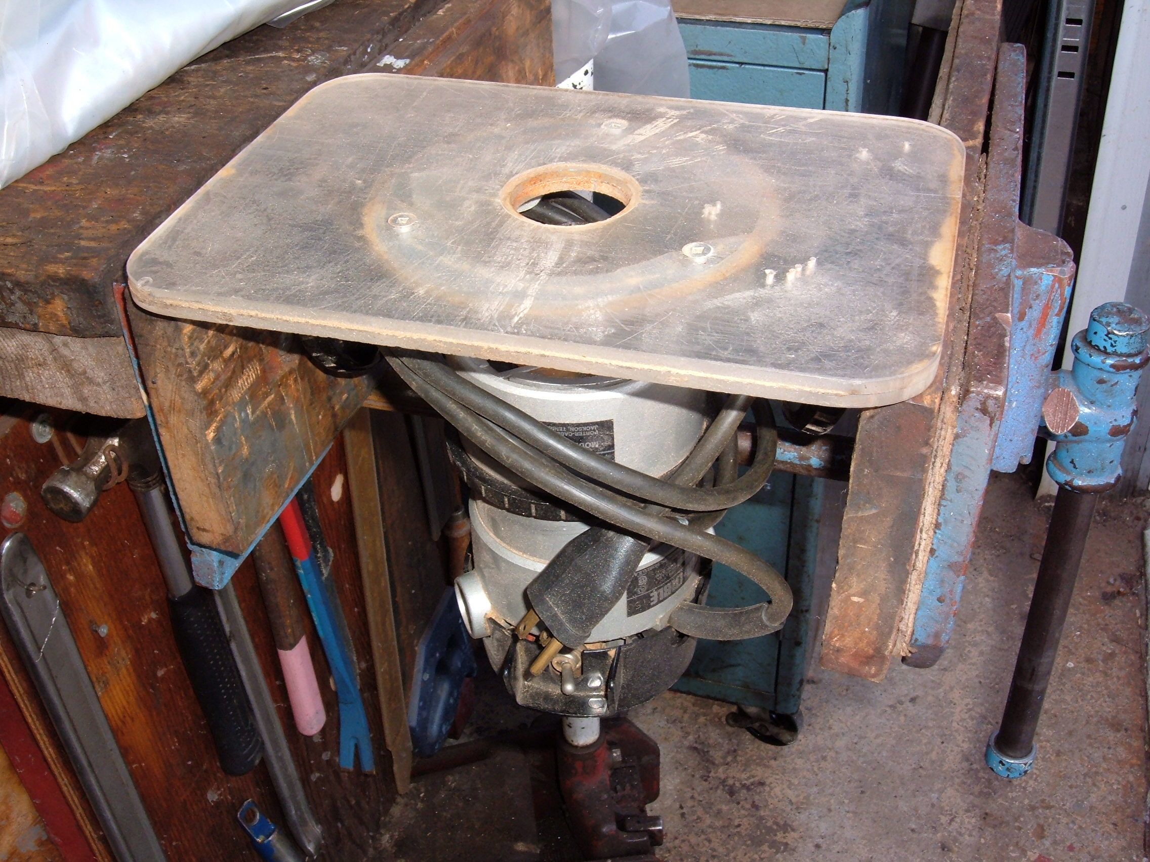 DIY Simple Router Circle Cutting Guide - Instructables
