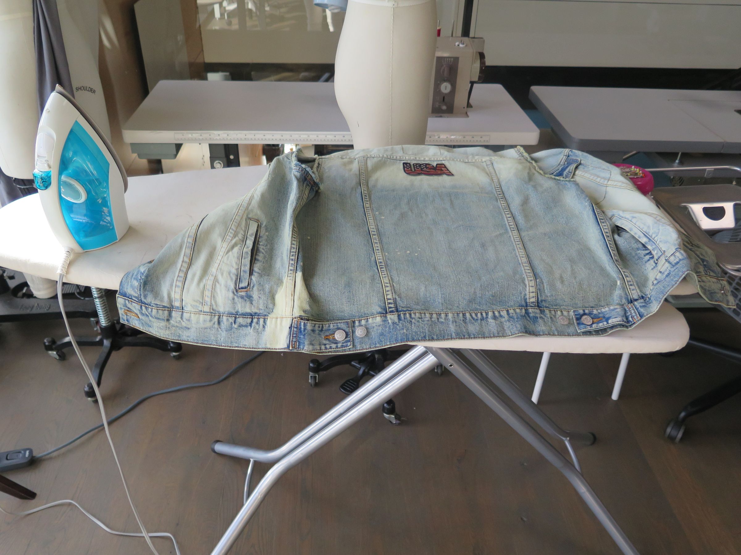 Sew a Patch on a Jacket : 3 Steps (with Pictures) - Instructables