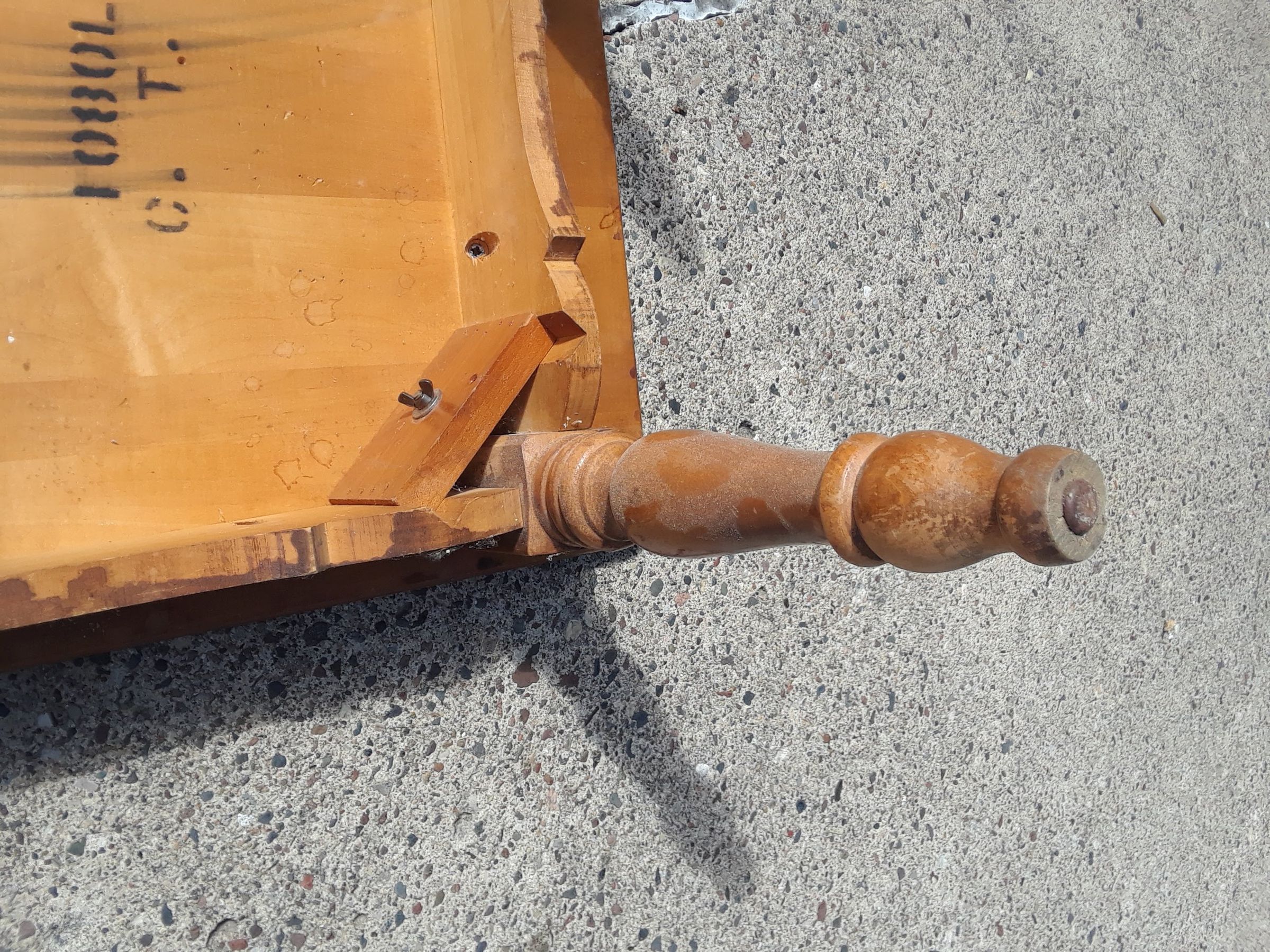 Old Coffee Table Fix : 8 Steps (with Pictures) - Instructables