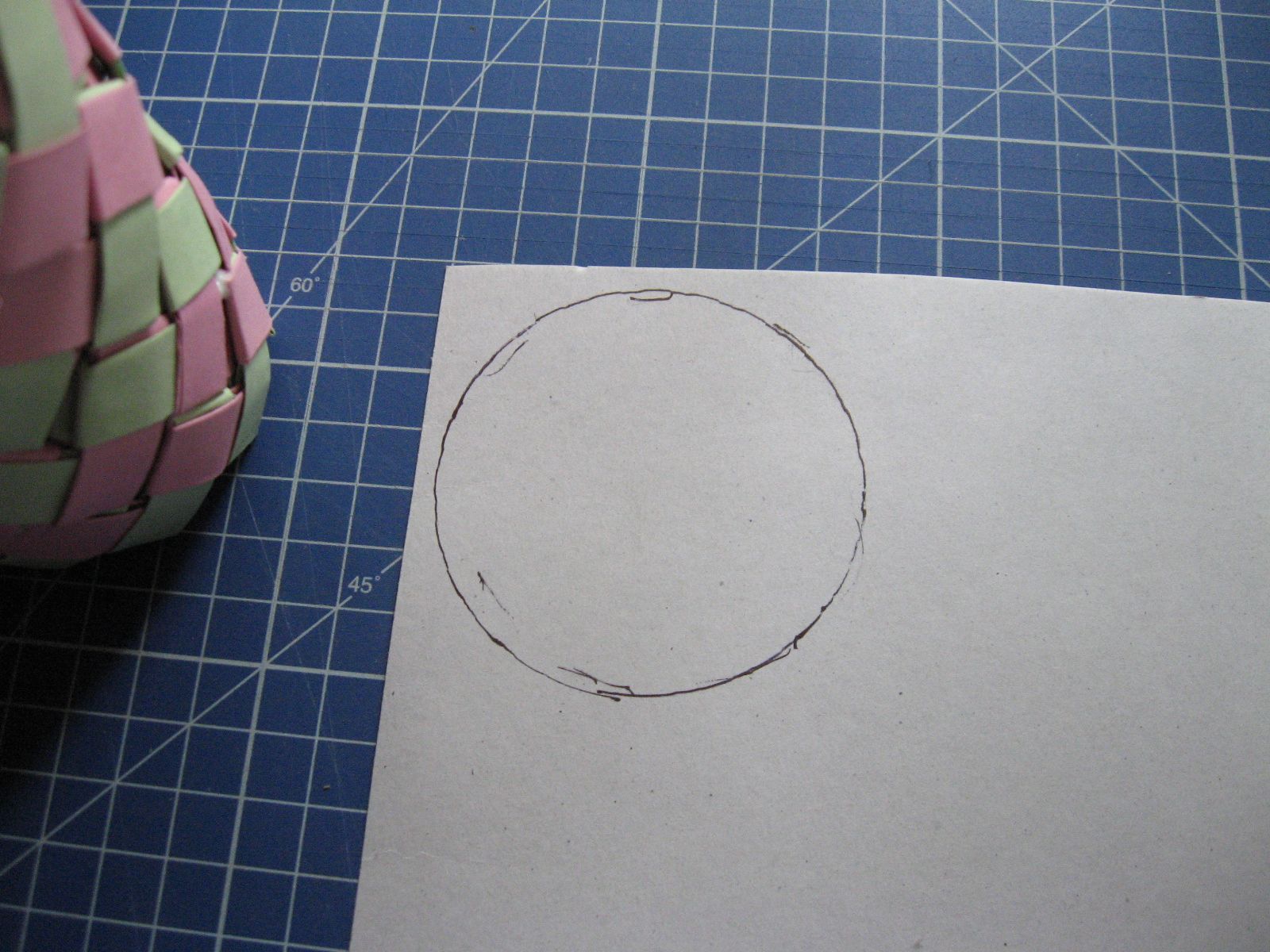 How to Make a Small Paper Vase : 6 Steps (with Pictures) - Instructables