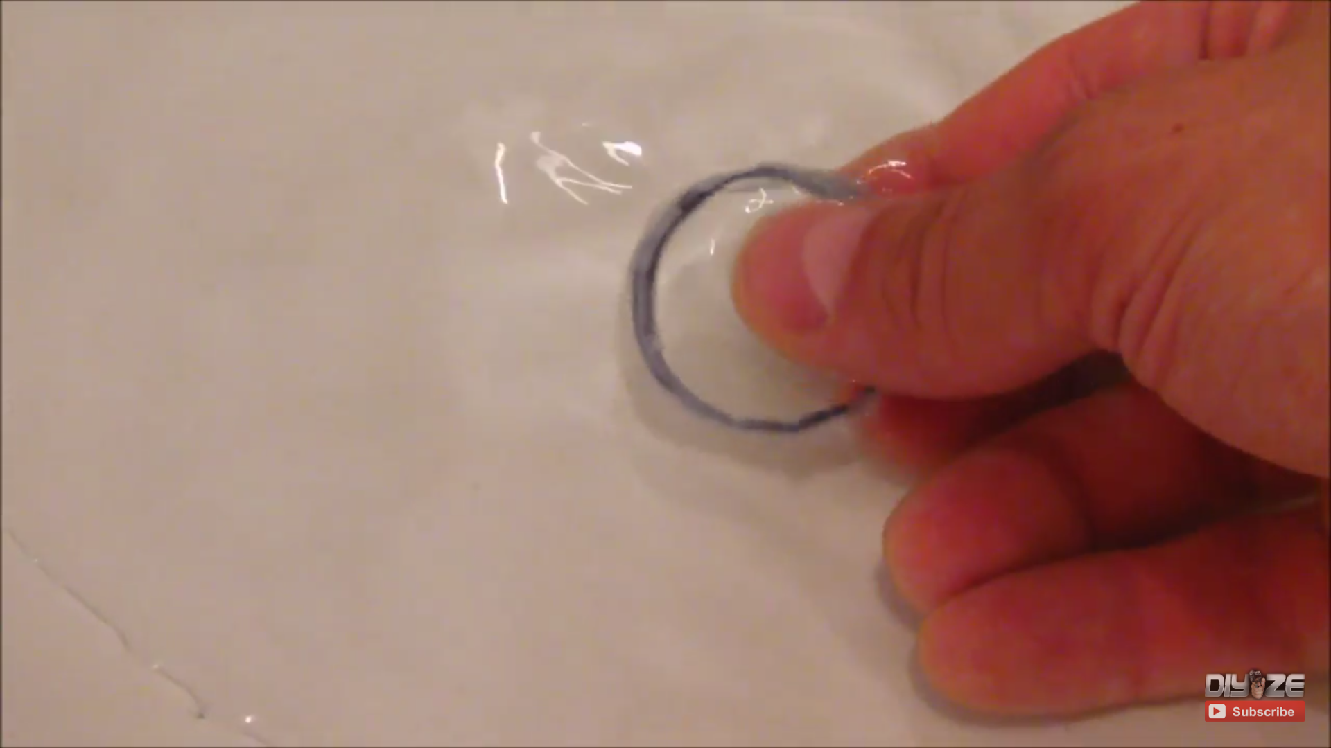 DIY MACRO LENS USING RECYCLED BOTTLE : 4 Steps - Instructables