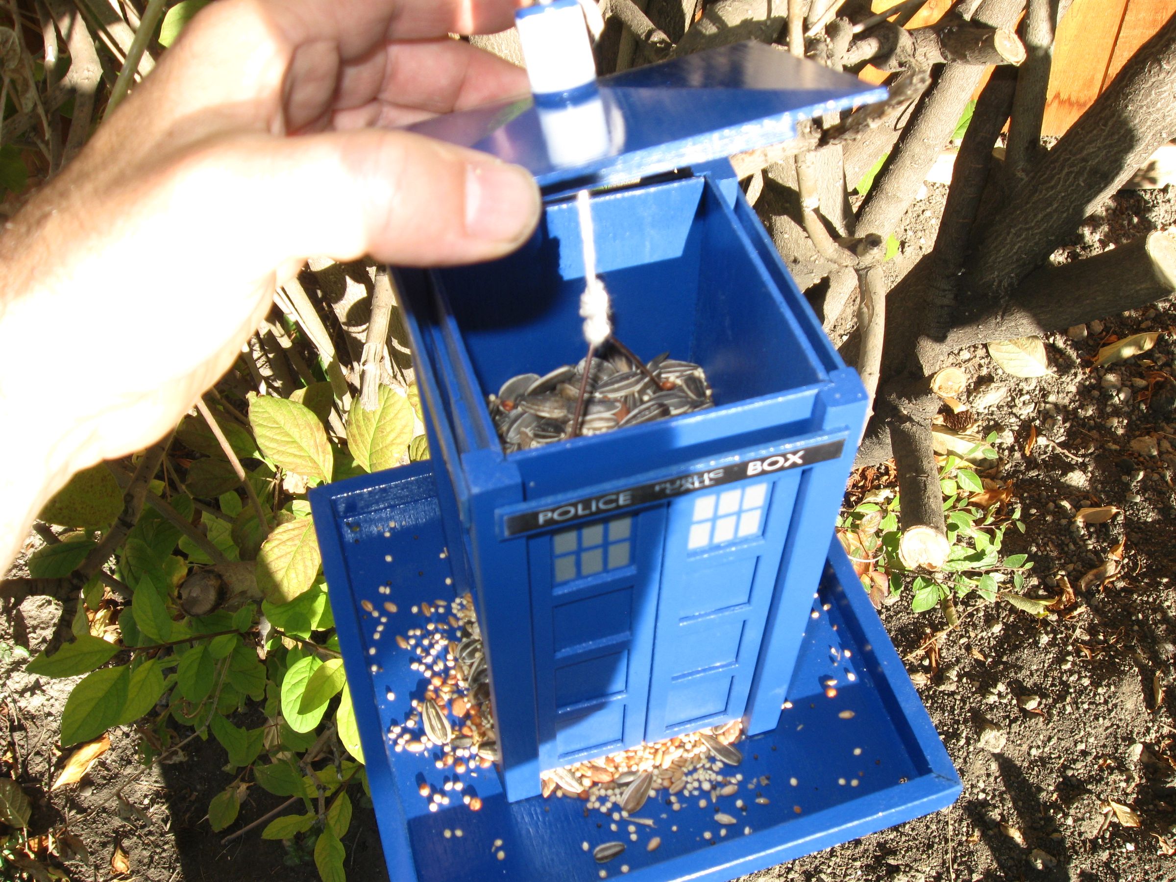 TARDIS Bird Feeder : 9 Steps (with Pictures) - Instructables