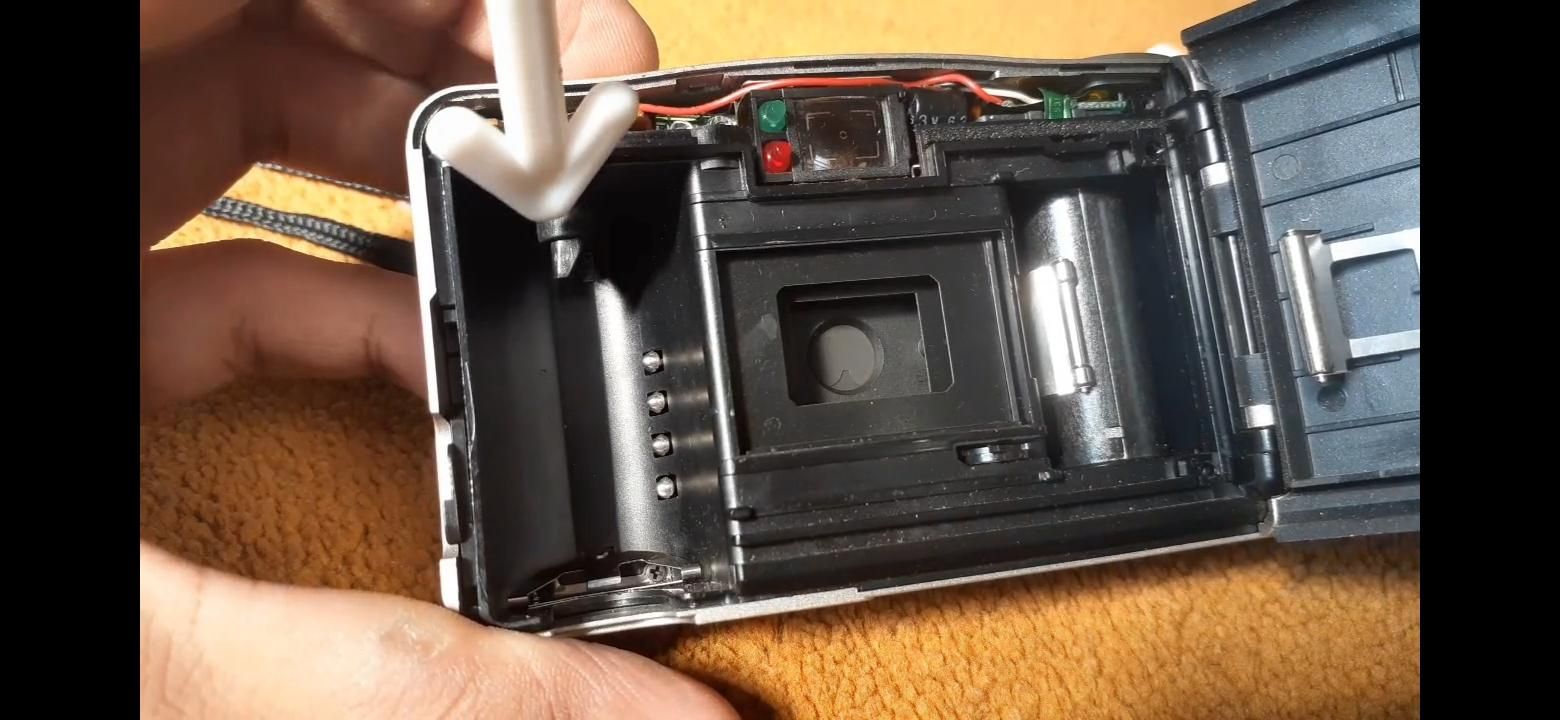 HOW DOES FUJI CAM WORKS ??FLASH CAPACITOR?? : 8 Steps - Instructables