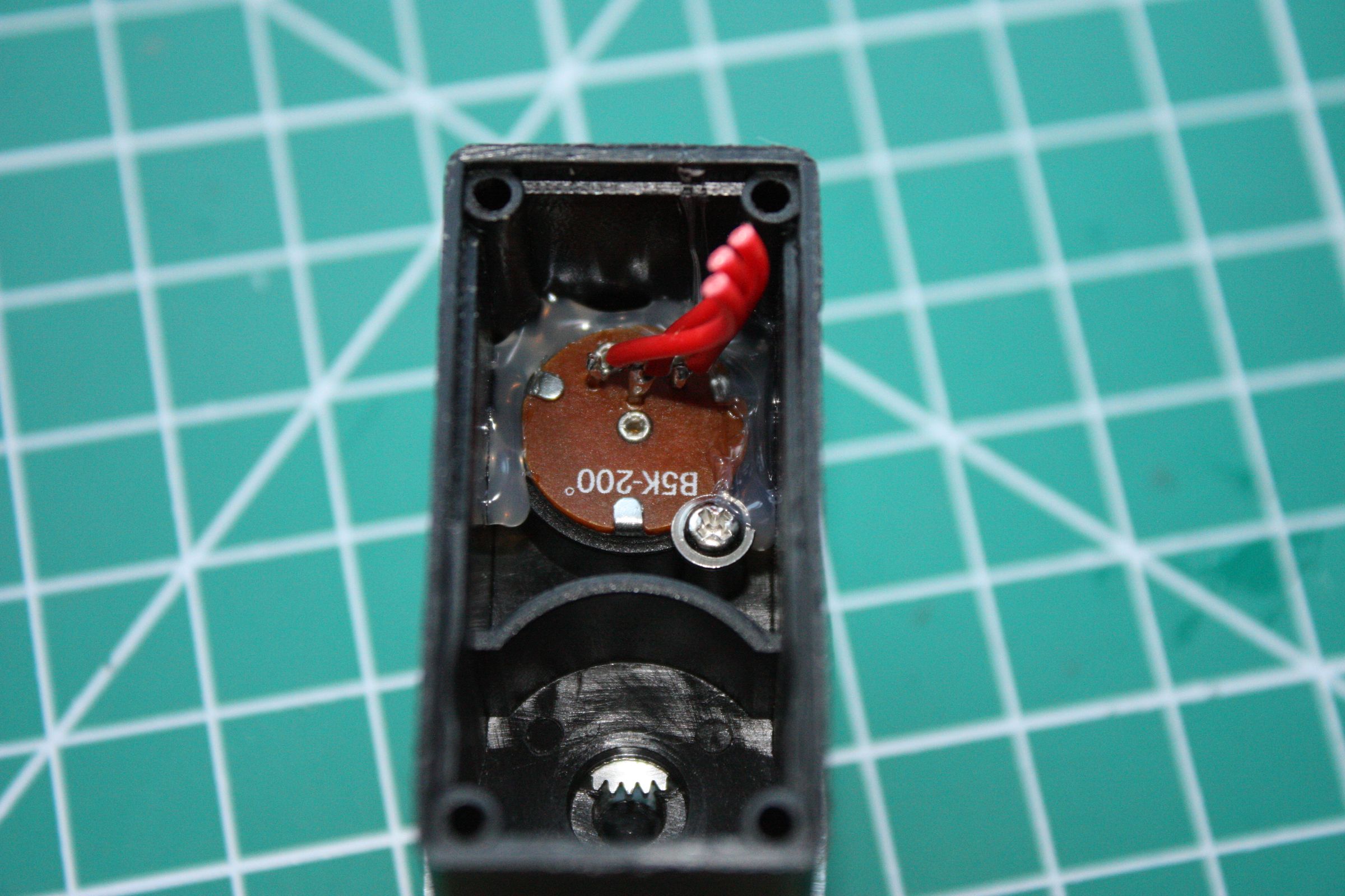 Convert Towerpro MG995 Servo to Continuous Rotation : 9 Steps (with ...