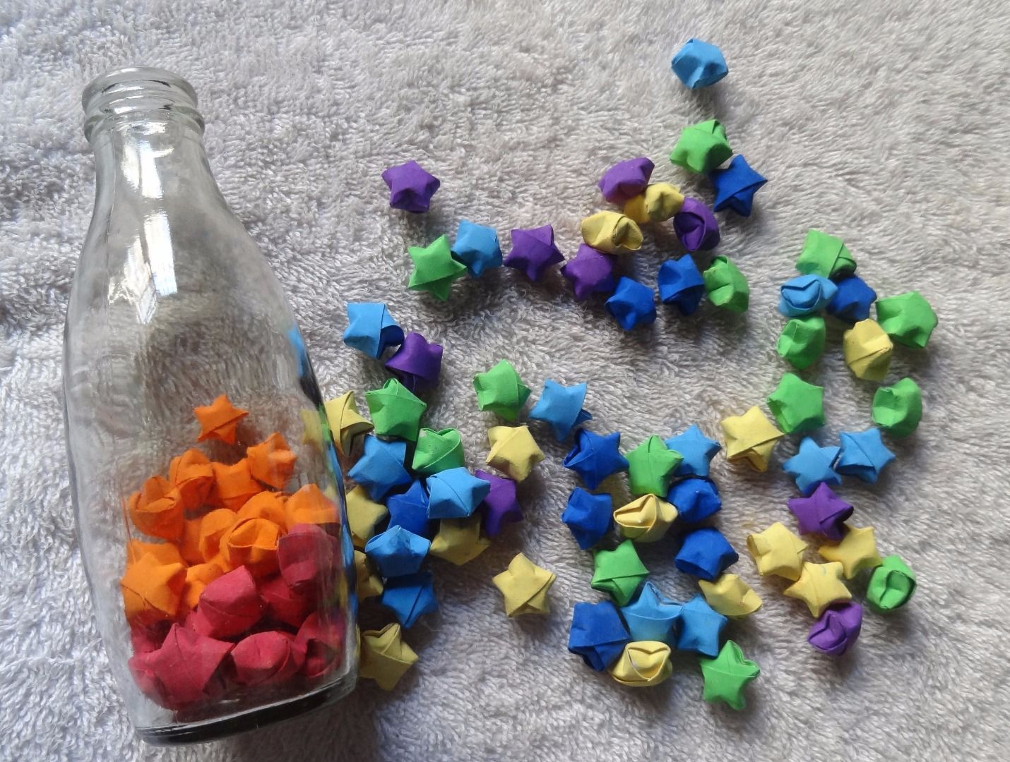 Origami Stars in Glass Bottle Decor Piece : 7 Steps - Instructables