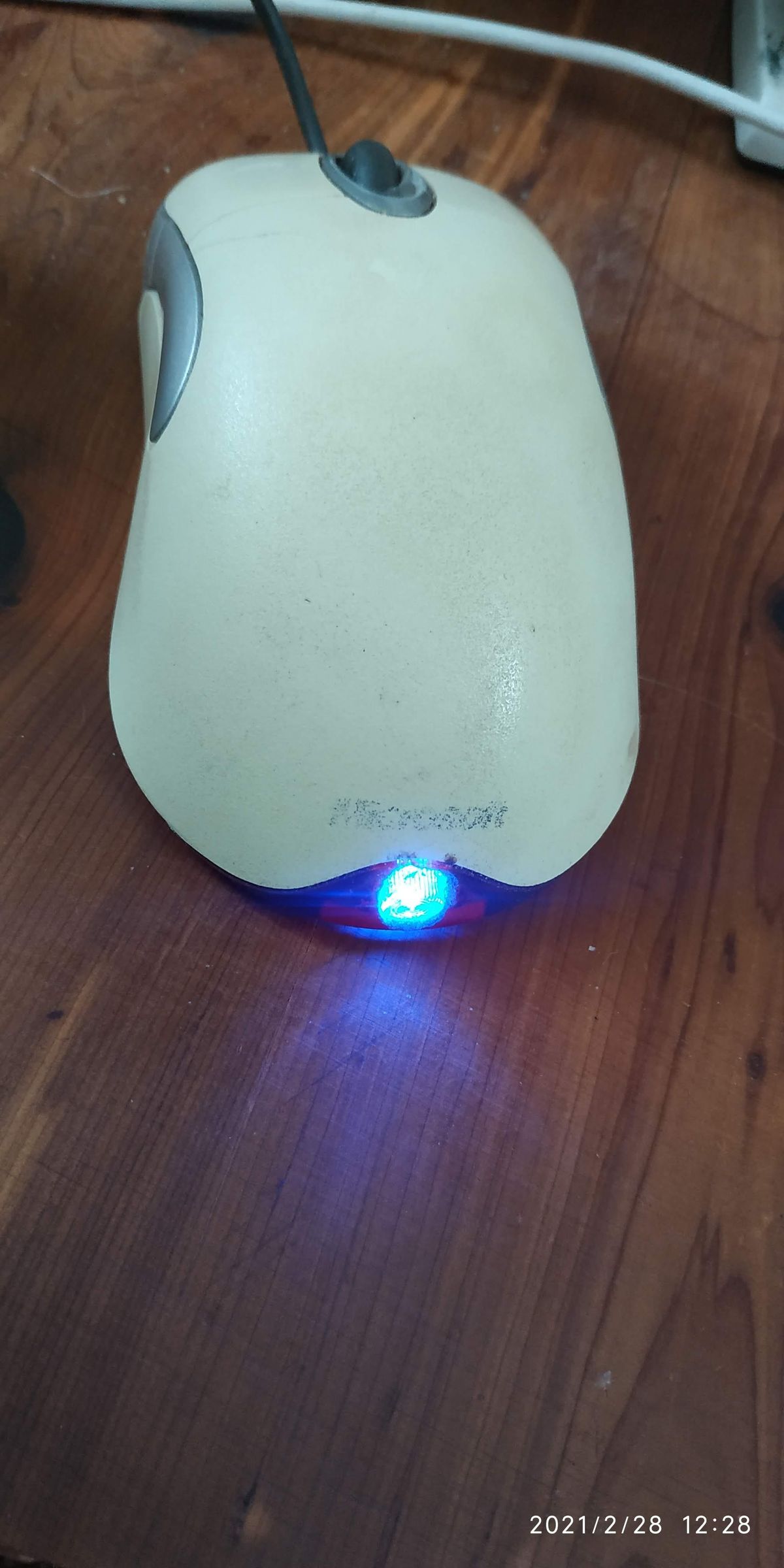 Tri- Color LED Mouse Makeover : 5 Steps - Instructables