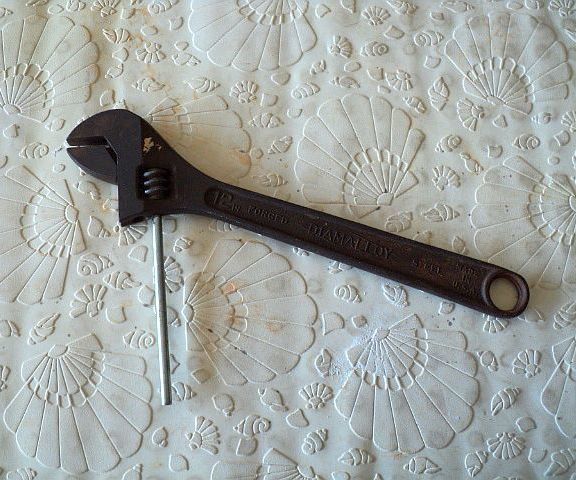 Precision Screw Slotting With Simple Tools : 4 Steps (with Pictures ...