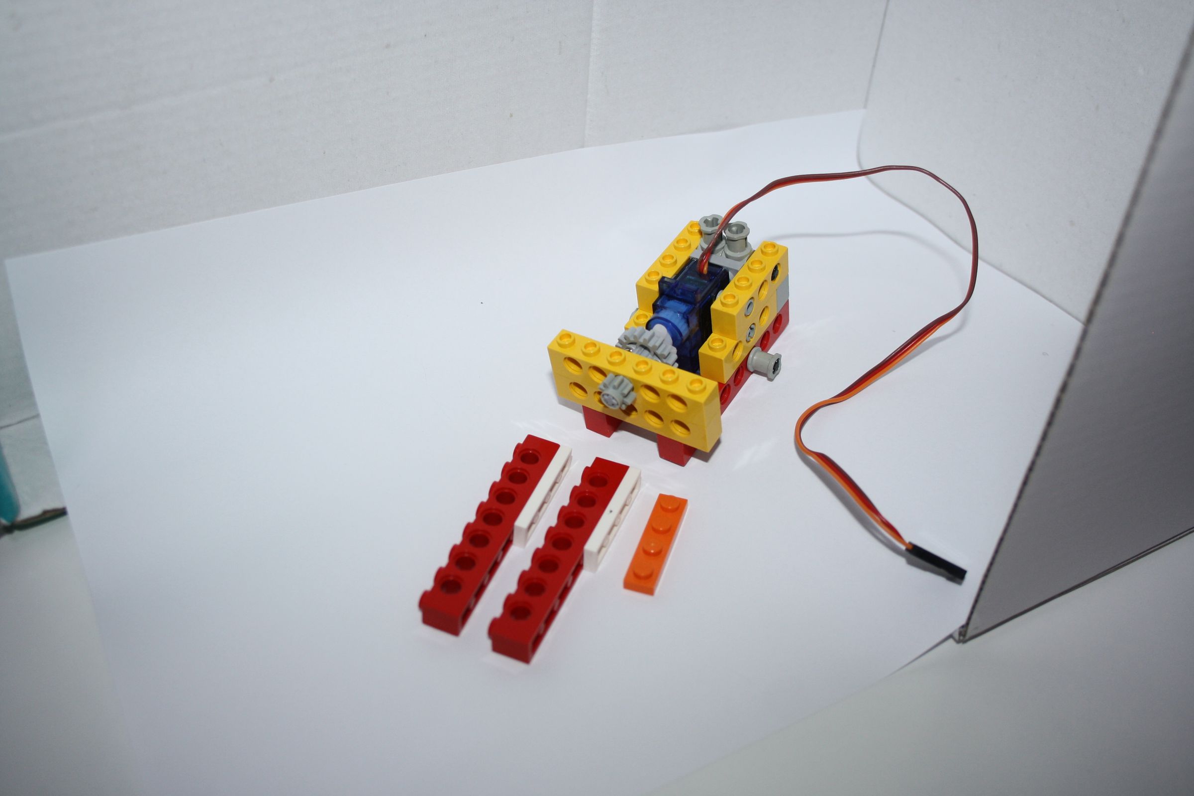 Servo SG90 With Unmodified Lego V2 : 4 Steps - Instructables