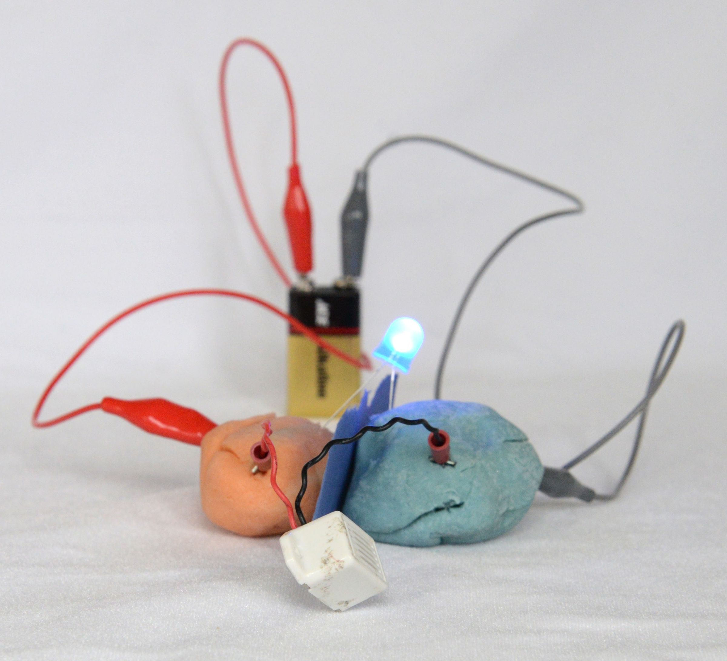 Squishy Circuits in the Classroom : 6 Steps (with Pictures) - Instructables