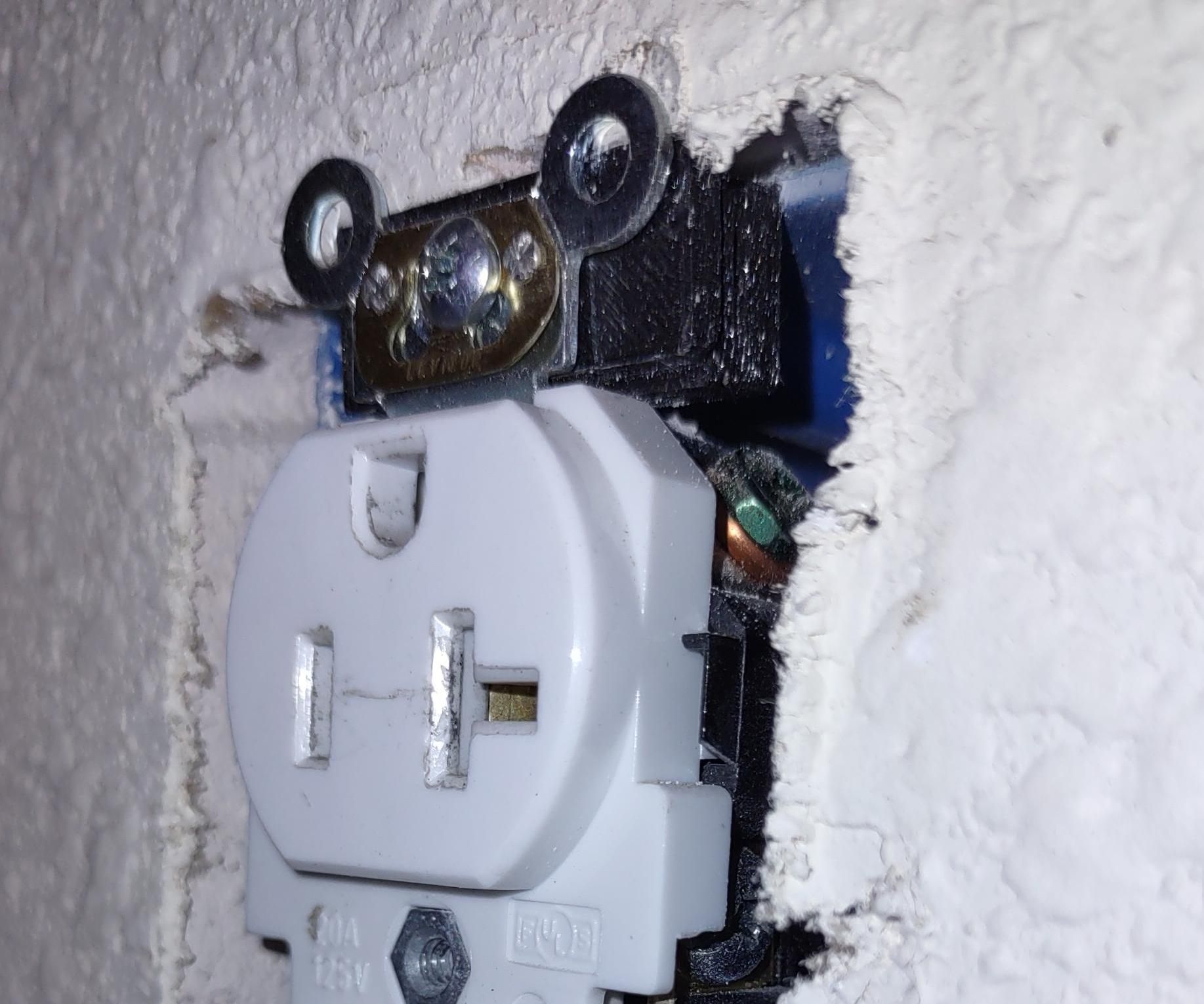 Electrical Outlet Stabilization Spacers - Fix Loose Outlets : 3 Steps ...