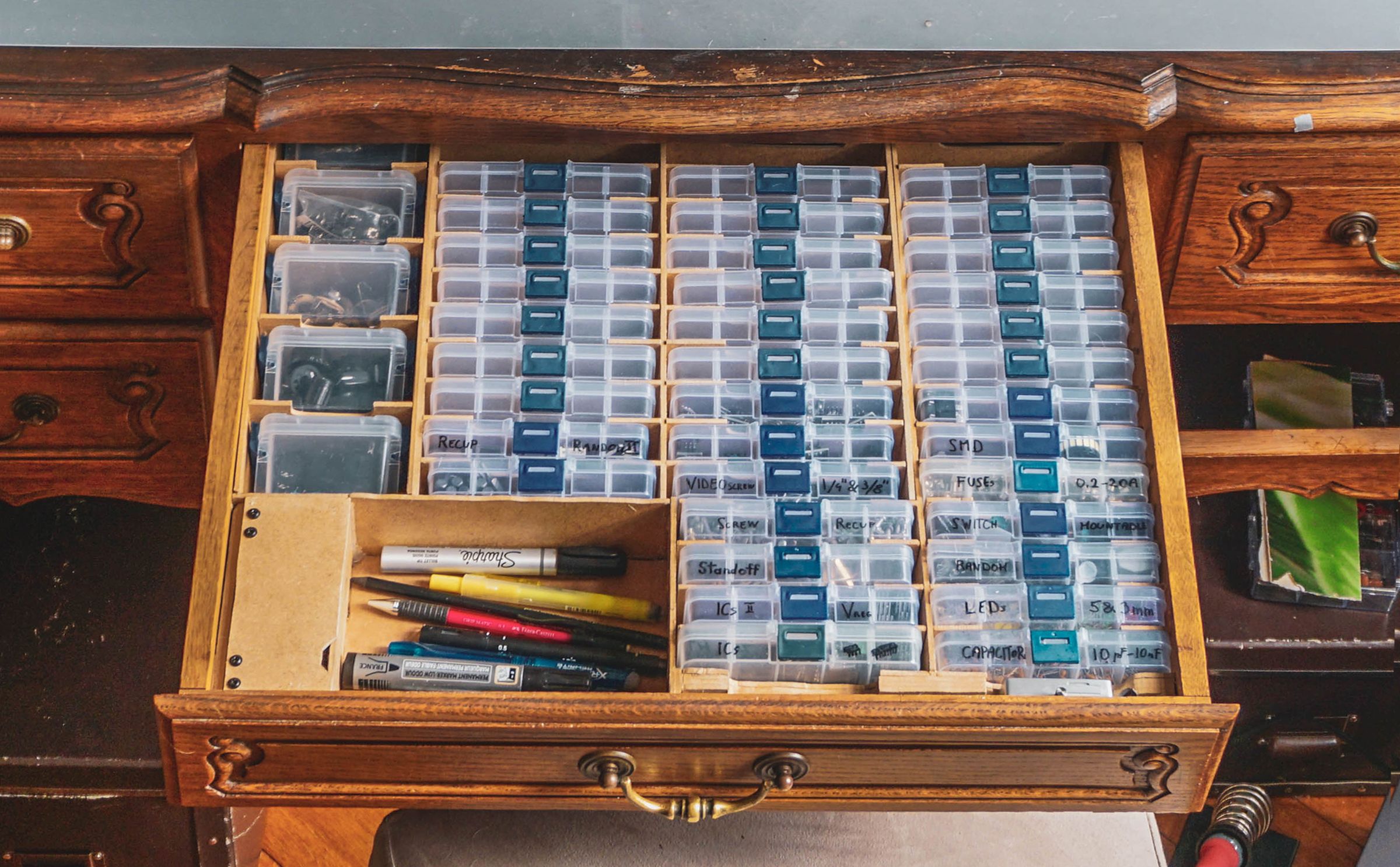 The Sleeper Electronic Components Organizer Desk : 10 Steps (with ...