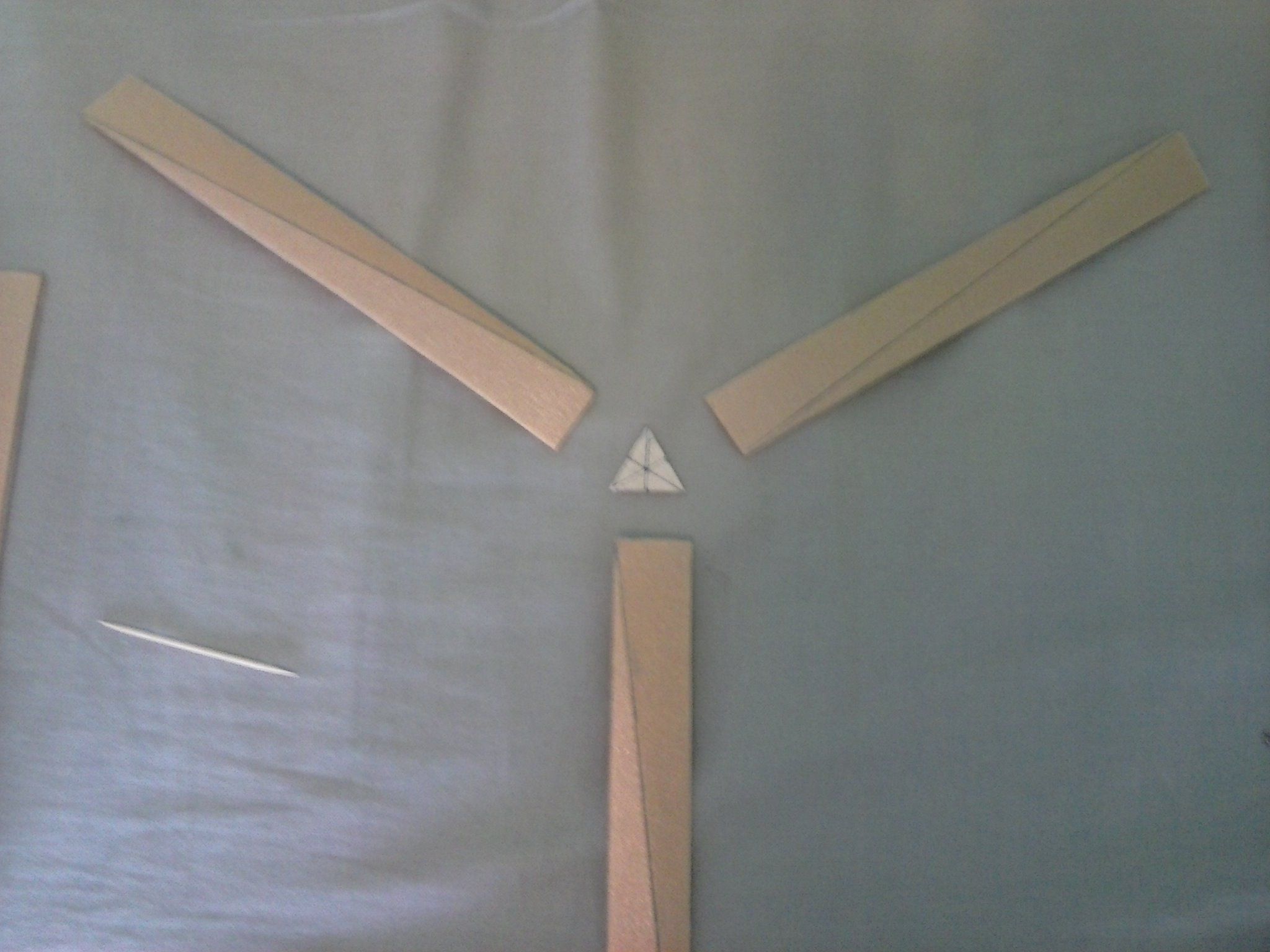Spinning Kite : 4 Steps - Instructables