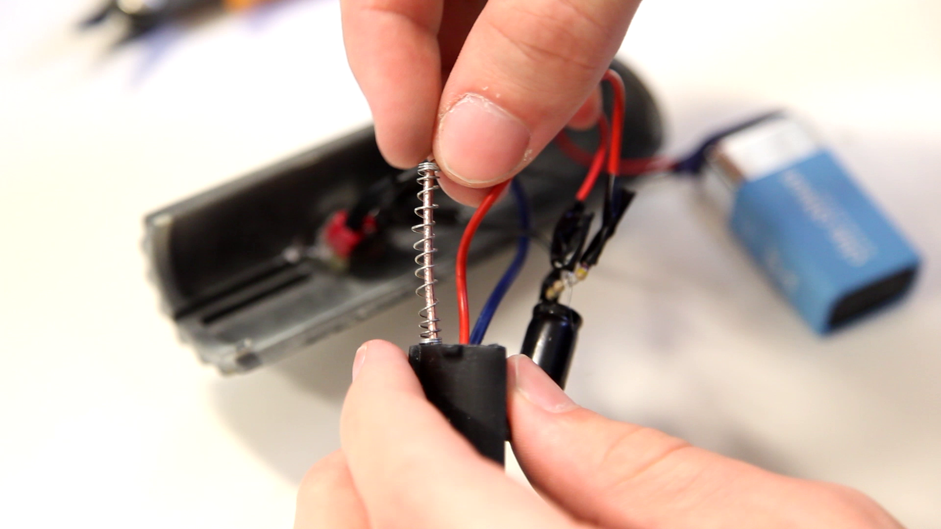 "Worlds Simplest" Neuralizer-build (Men in Black Memory Eraser) : 10 ...