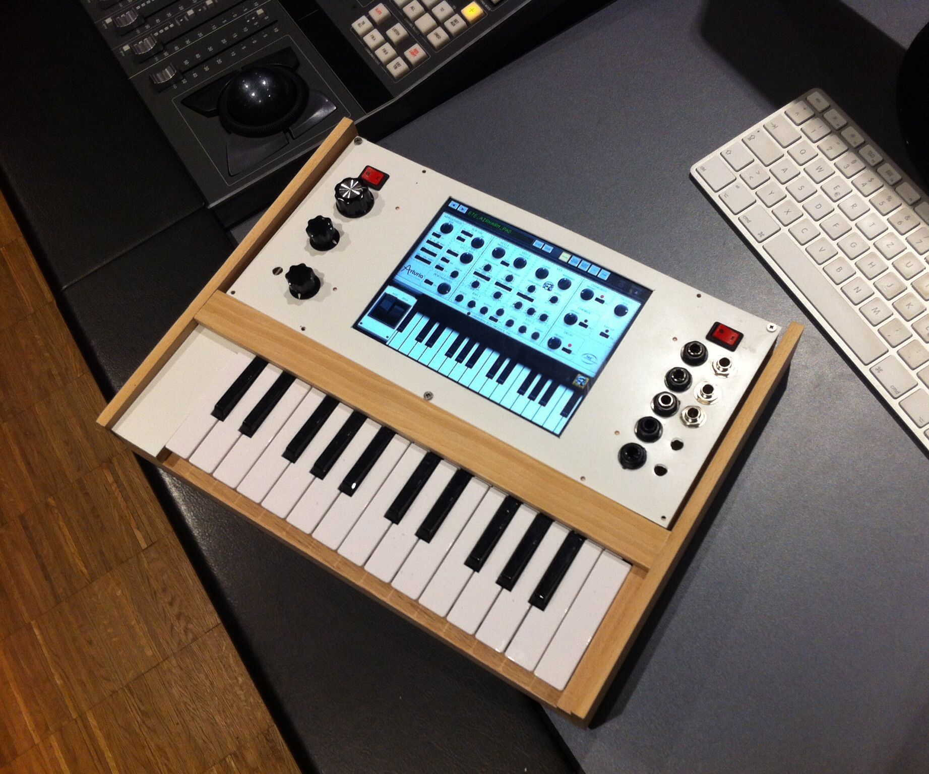 IPAD MINI MINIMOOG STYLED CONTROLLER - Instructables