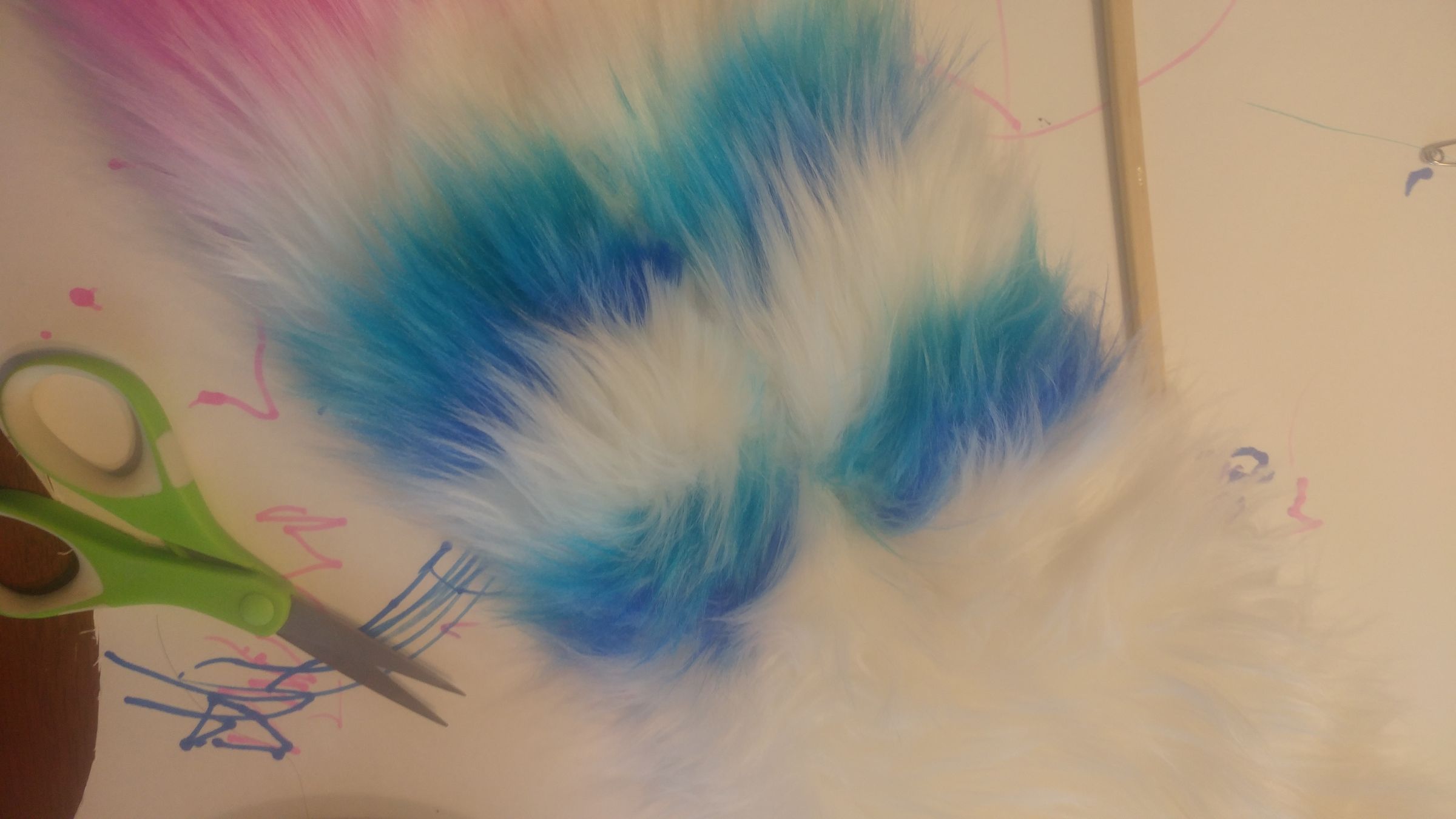 Deluxe Fluffy Tail for Cosplay (No Sew No Yarn) : 9 Steps - Instructables