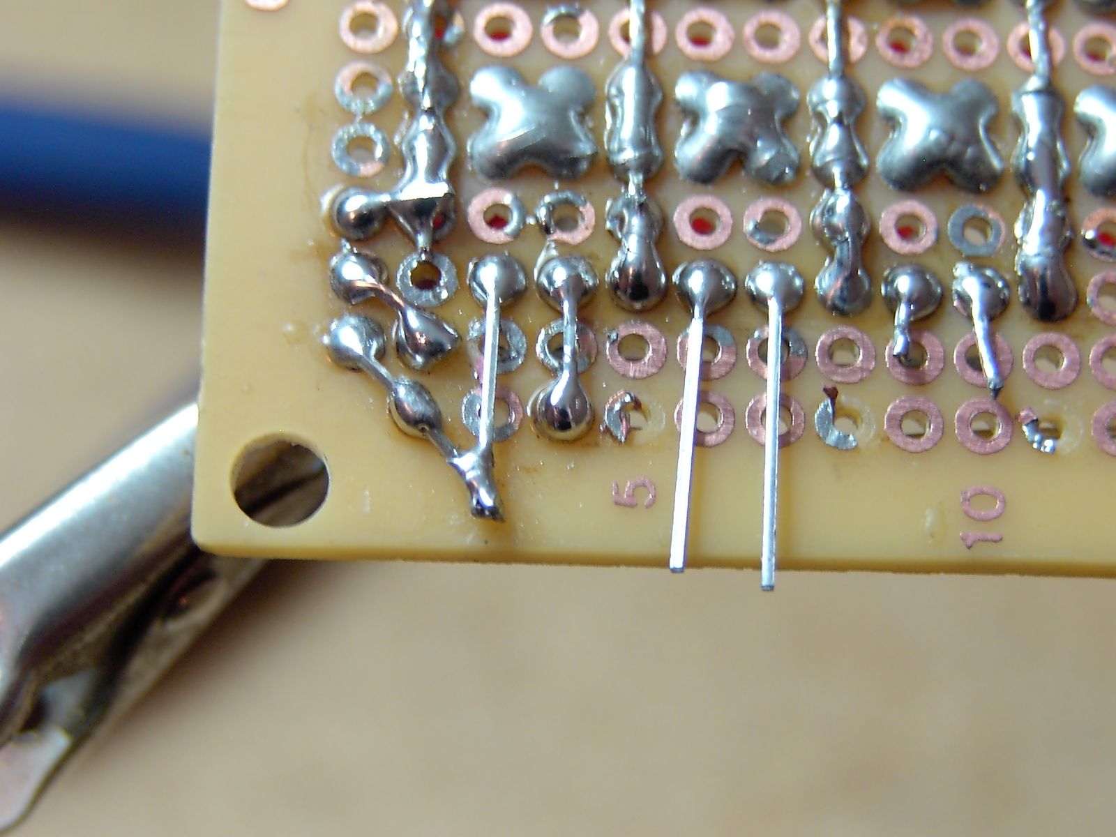 Single Chip, 2 Wire 4x4 LED Matrix - Instructables